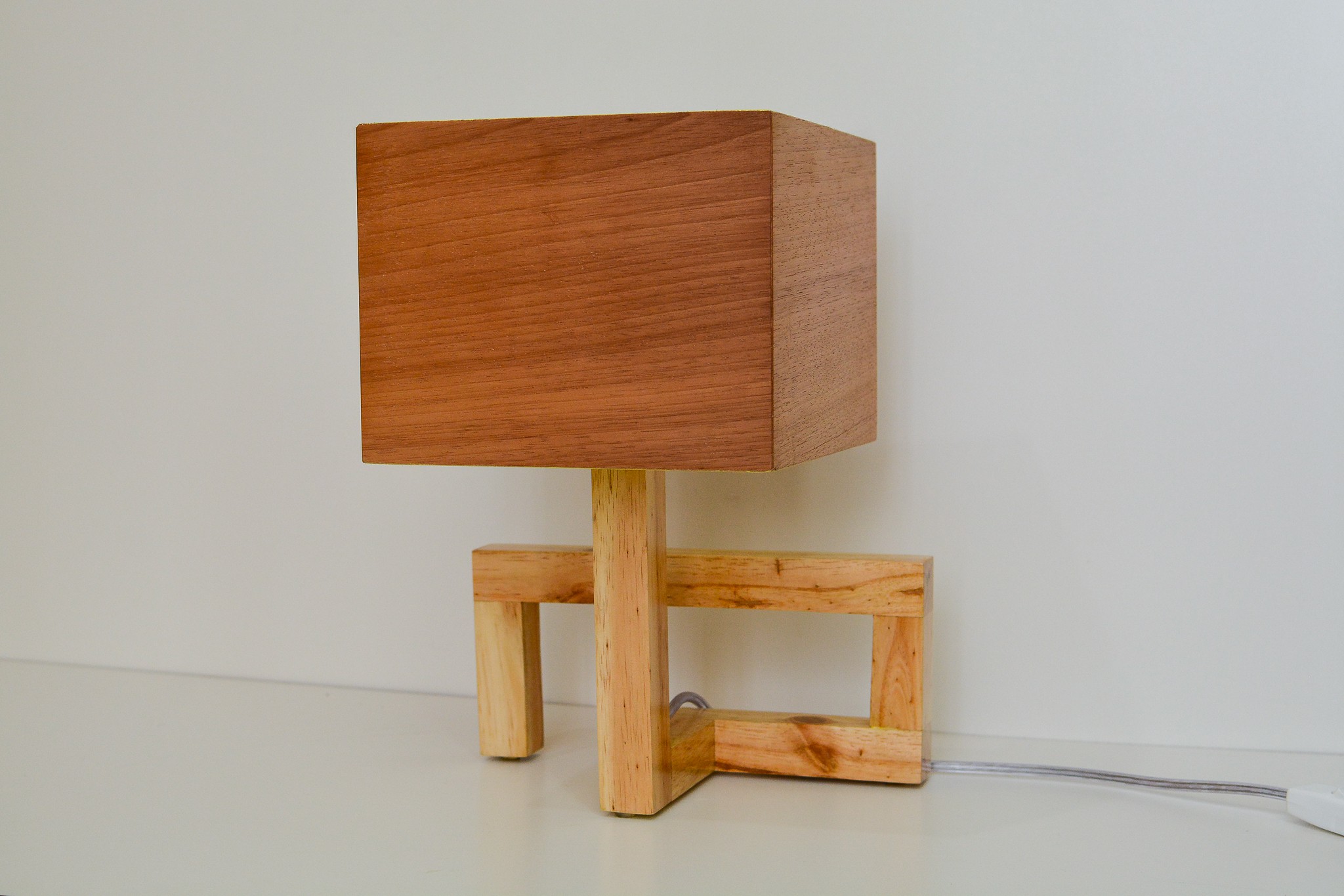 Abajur Art Design - Pirilampo - Artefatos de Madeira