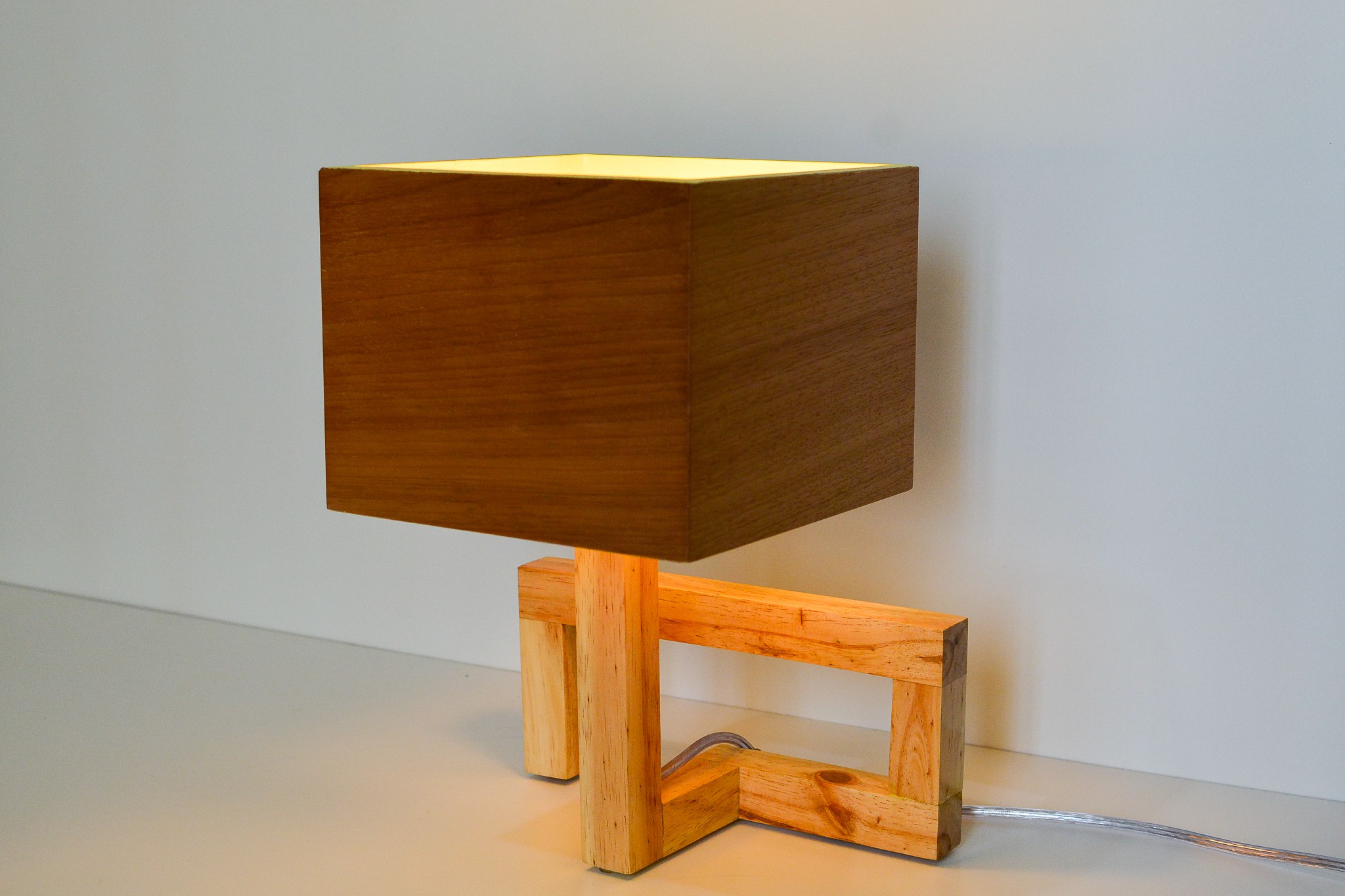 Abajur Art Design - Pirilampo - Artefatos de Madeira