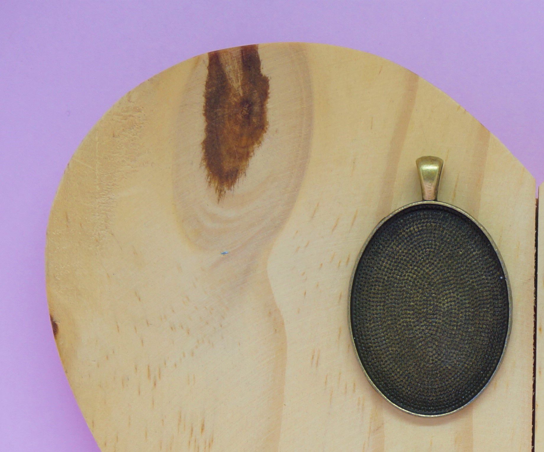 Pingente Oval para colar simples - Basti.Amor - Tudo para você bordar!