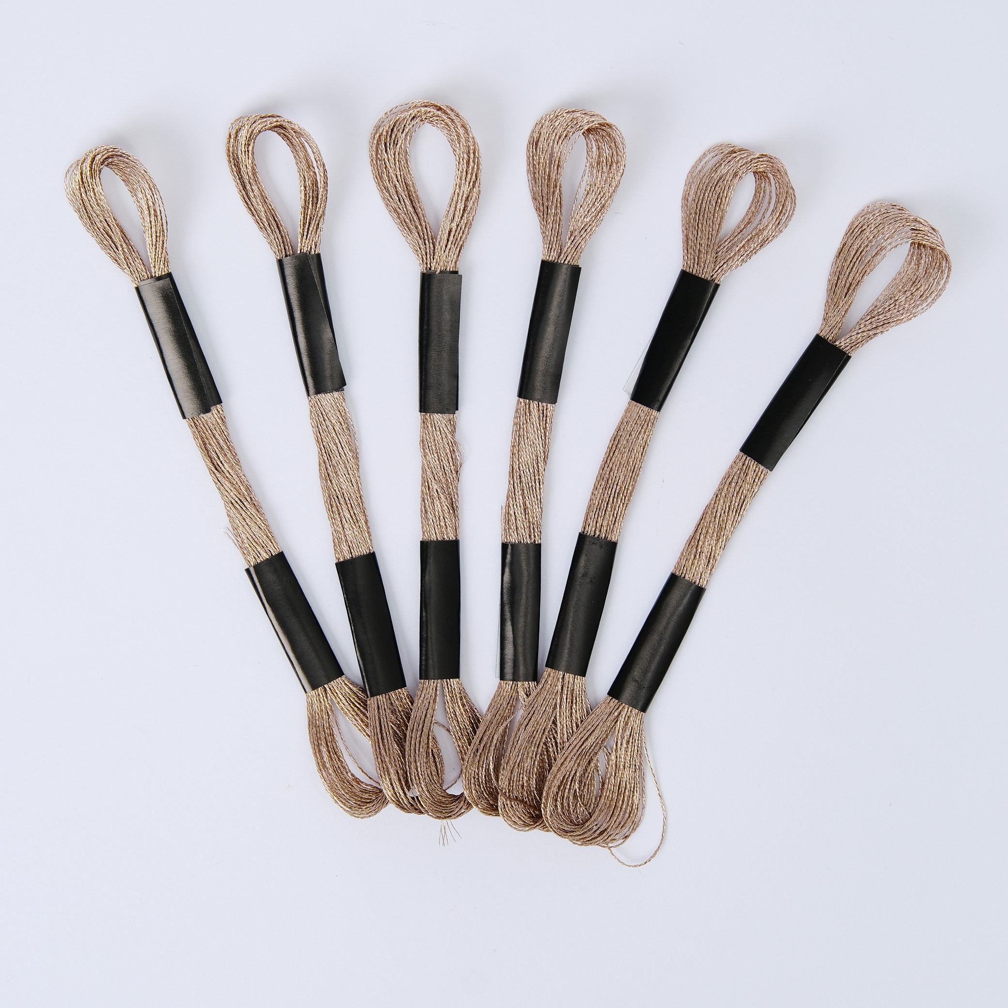 Kit de Linhas Metalizadas - Basti.Amor - Tudo para você bordar!