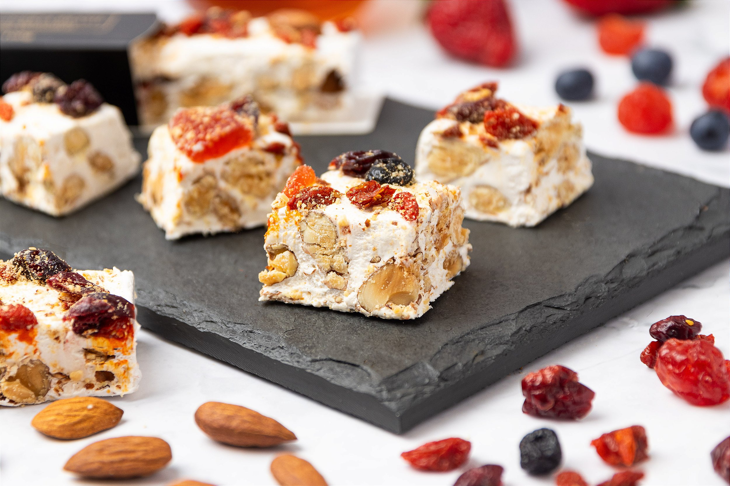 Torrone de Frutas Vermelhas e Amêndoas 50g - torroneriabrasil