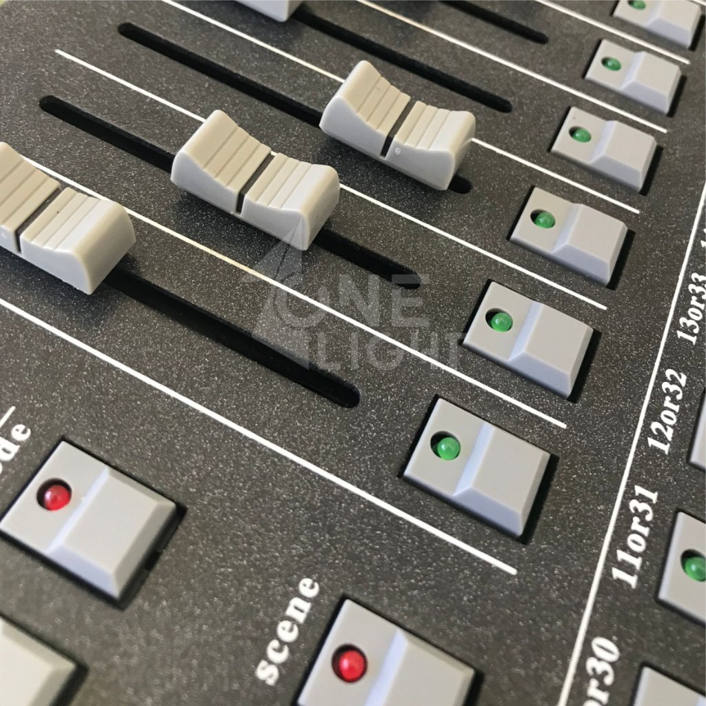 MESA PILOT PRO LIGHT 2000 - A MAIOR LOJA VIRTUAL DE ILUMINAÇÃO DO BRASIL