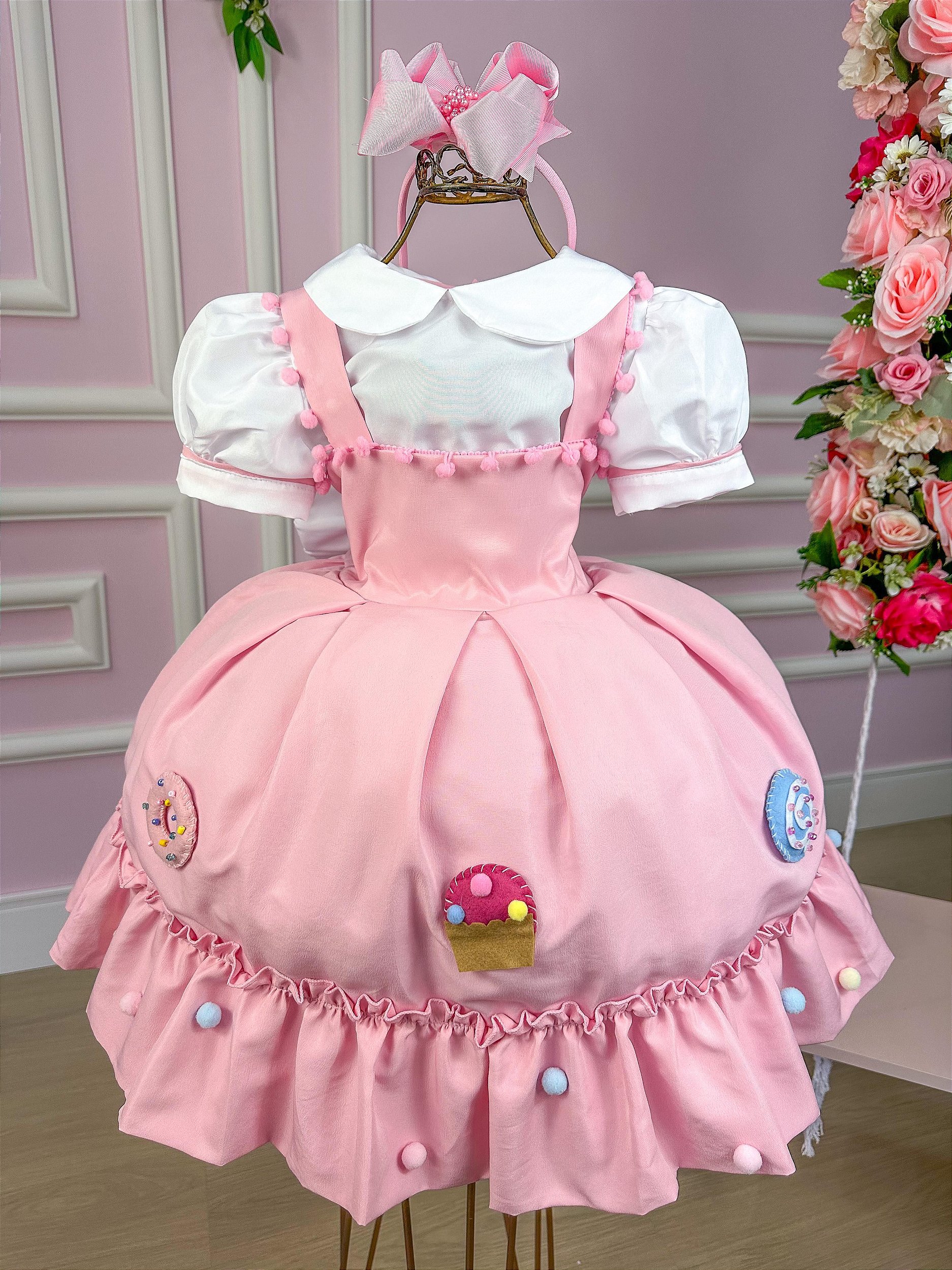 Vestido Bella Child Jardineira Doces - Doceria Rosa - BELLI KIDS ATACADO