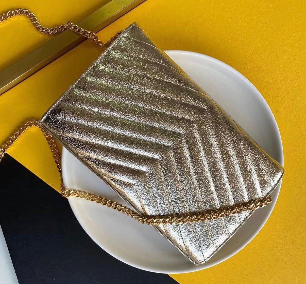 Bolsa YSL Envelope WOC - MeuPersonalShopper