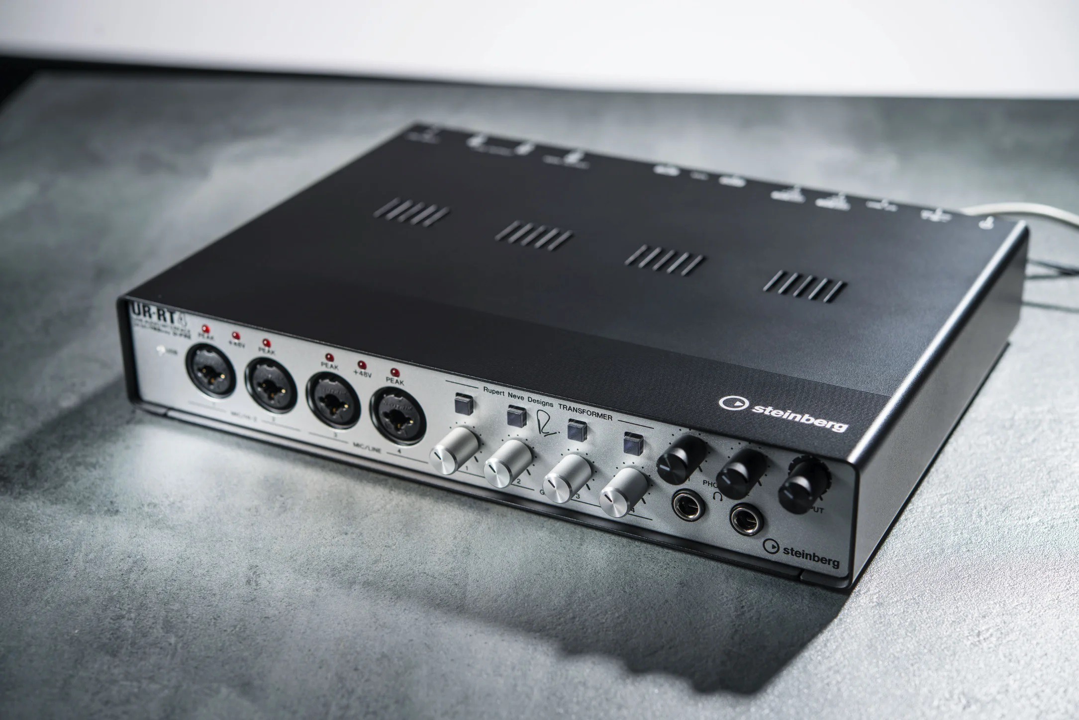 Yamaha Steinberg UR-RT4 Interface de Áudio - Confira - Classic ...