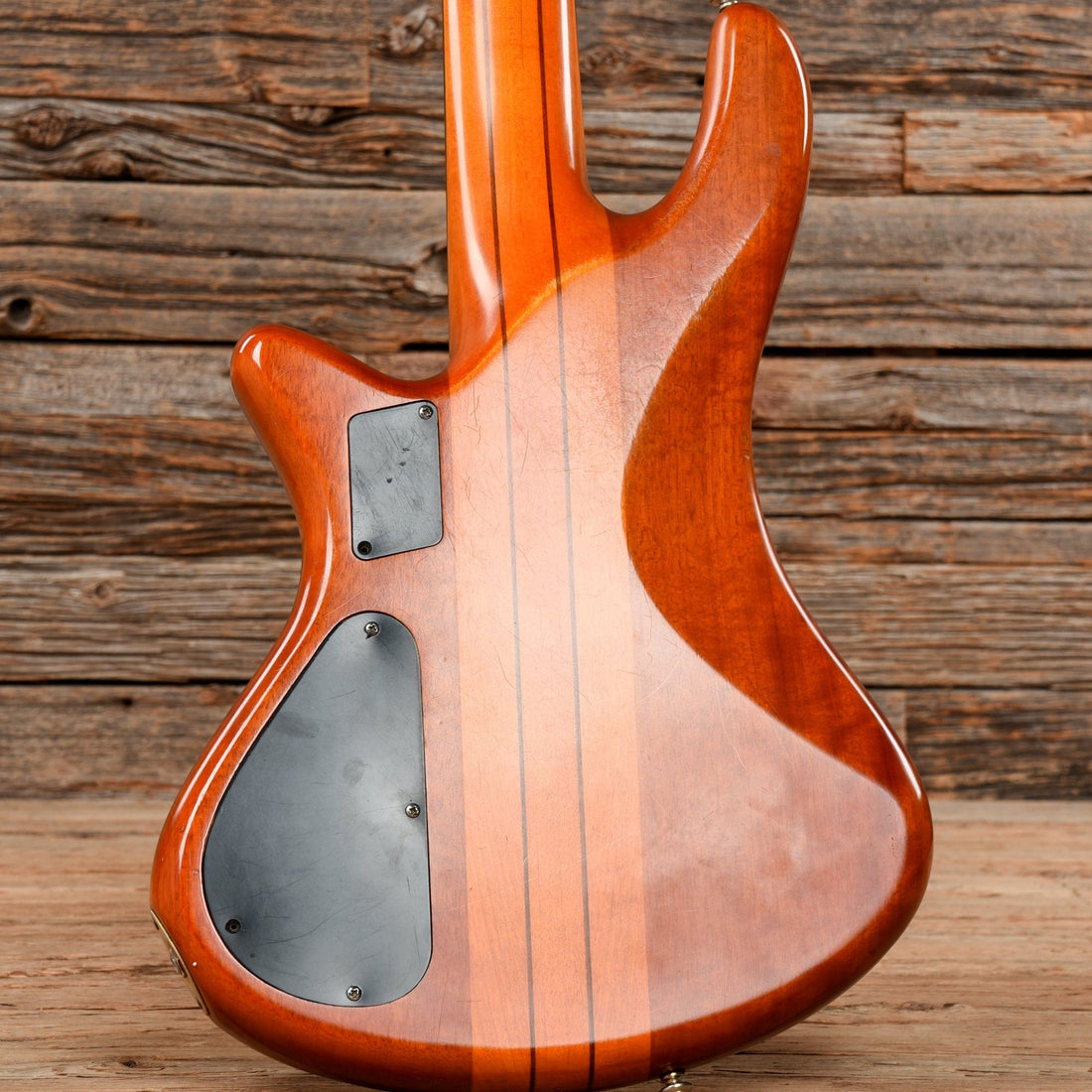 Contrabaixo Schecter Stiletto Studio-5 HSN Honey Satin com Captadores ...