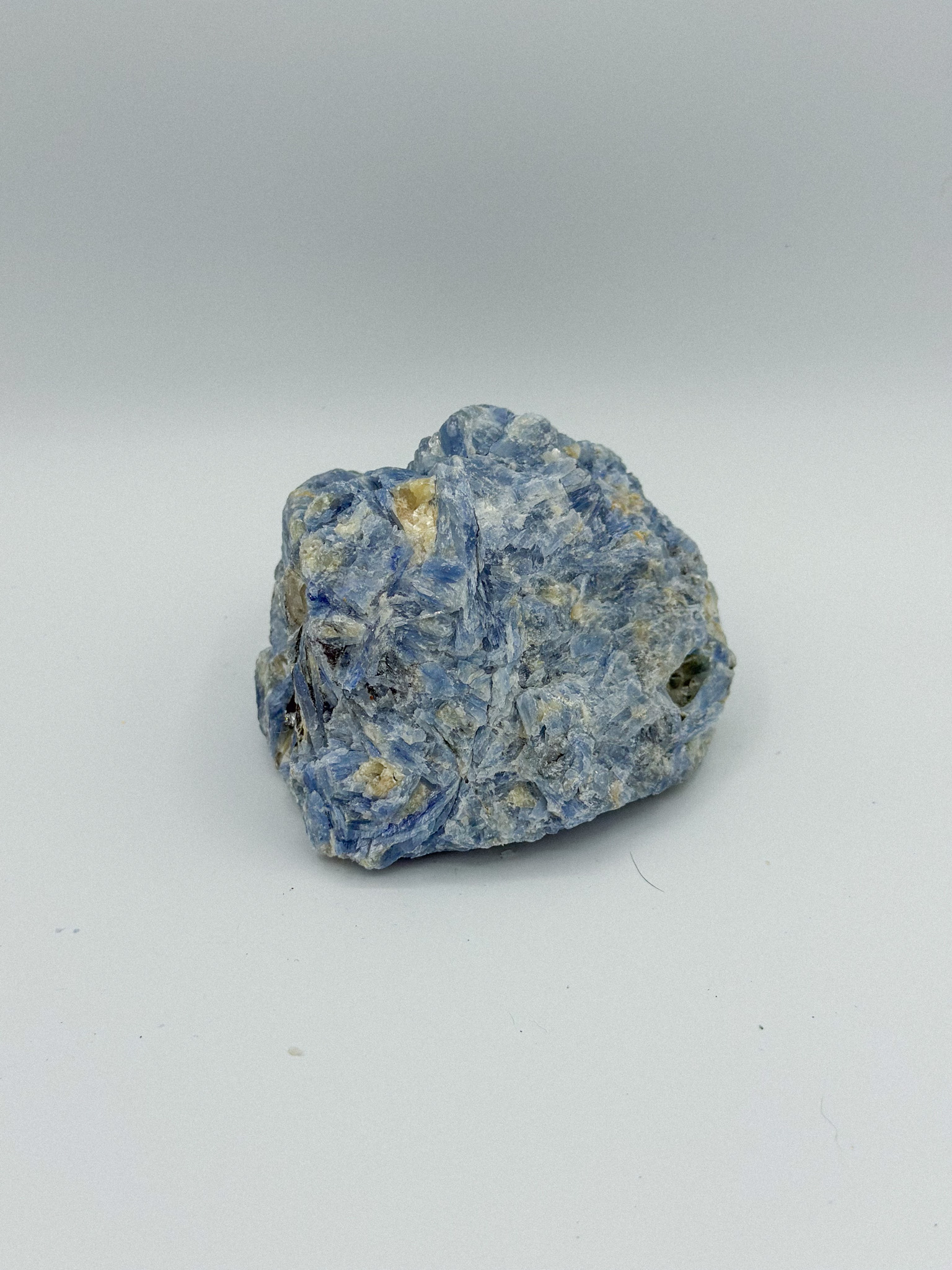 Cianita azul - Bruta - Gabi Rubi Store