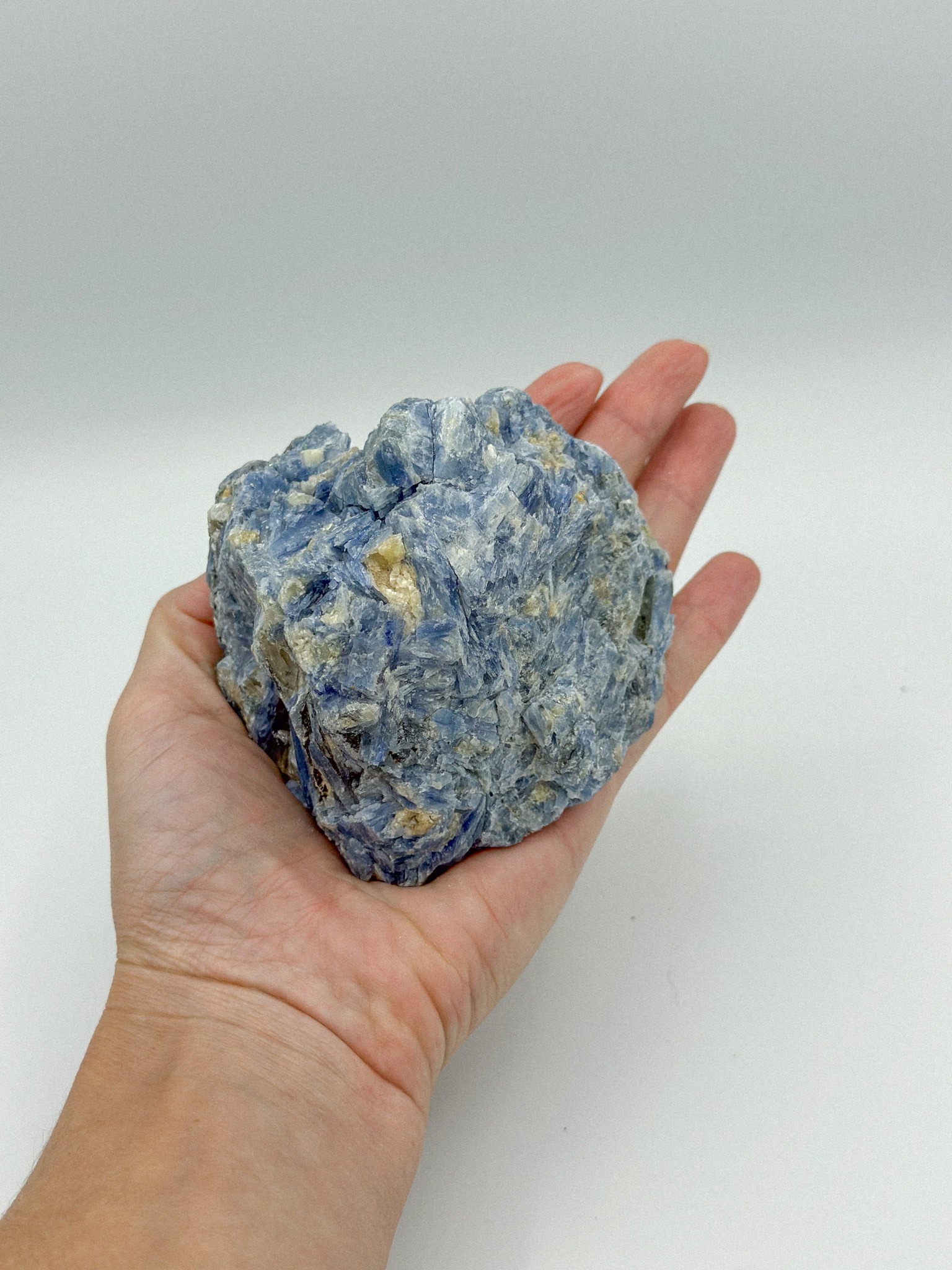 Cianita azul - Bruta - Gabi Rubi Store