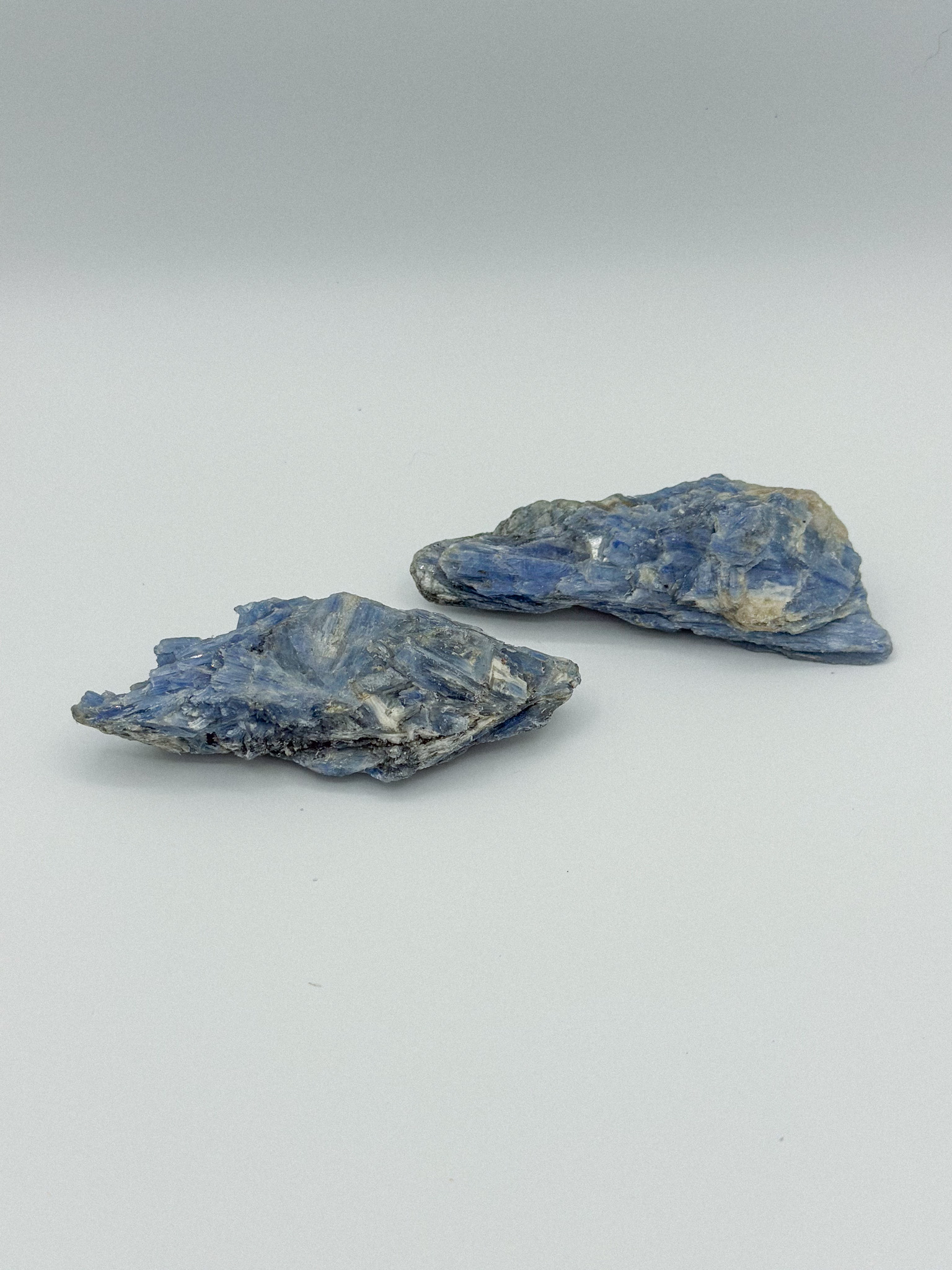 Cianita azul - Bruta - Gabi Rubi Store