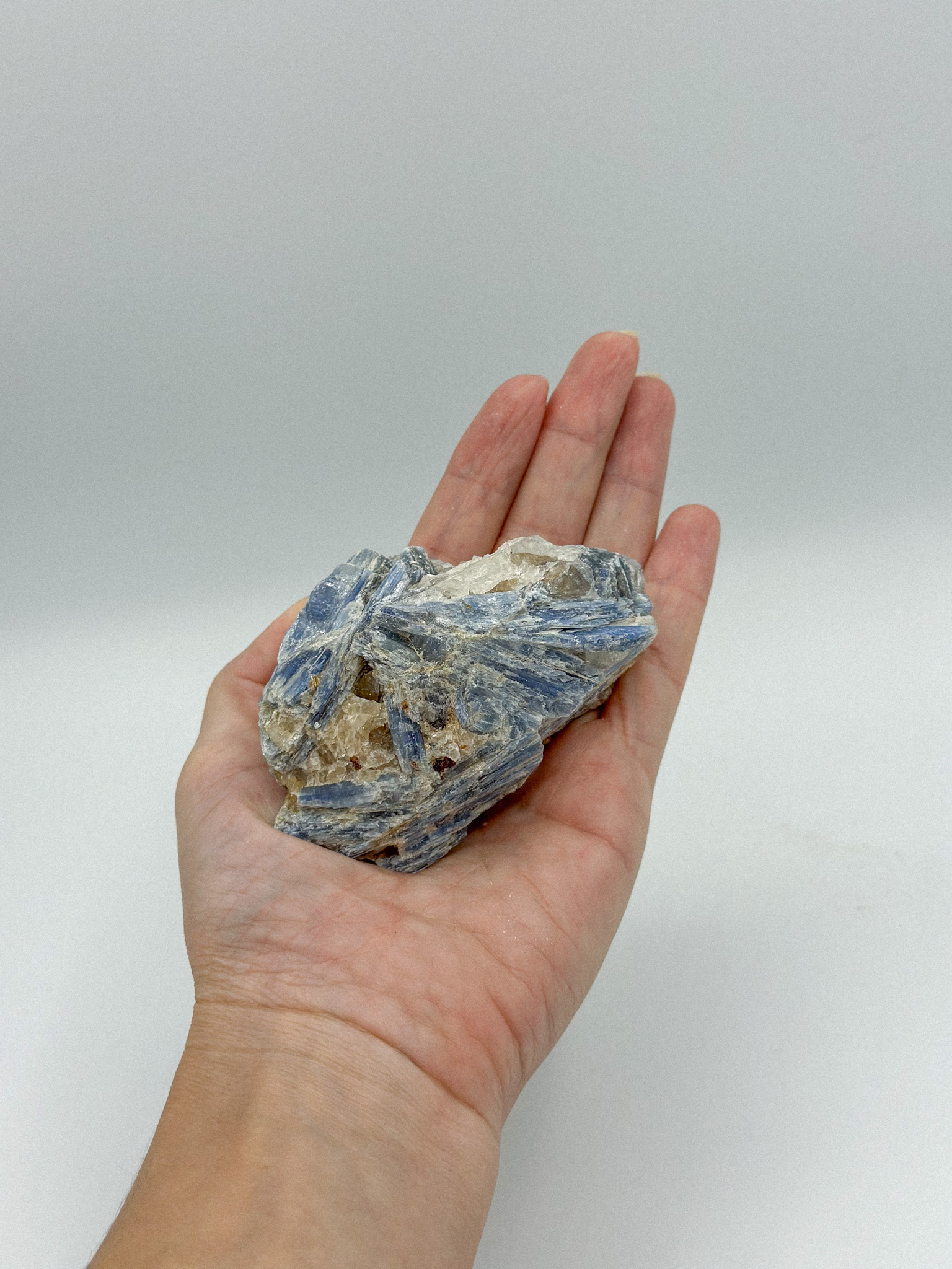 Cianita azul - Bruta - Gabi Rubi Store