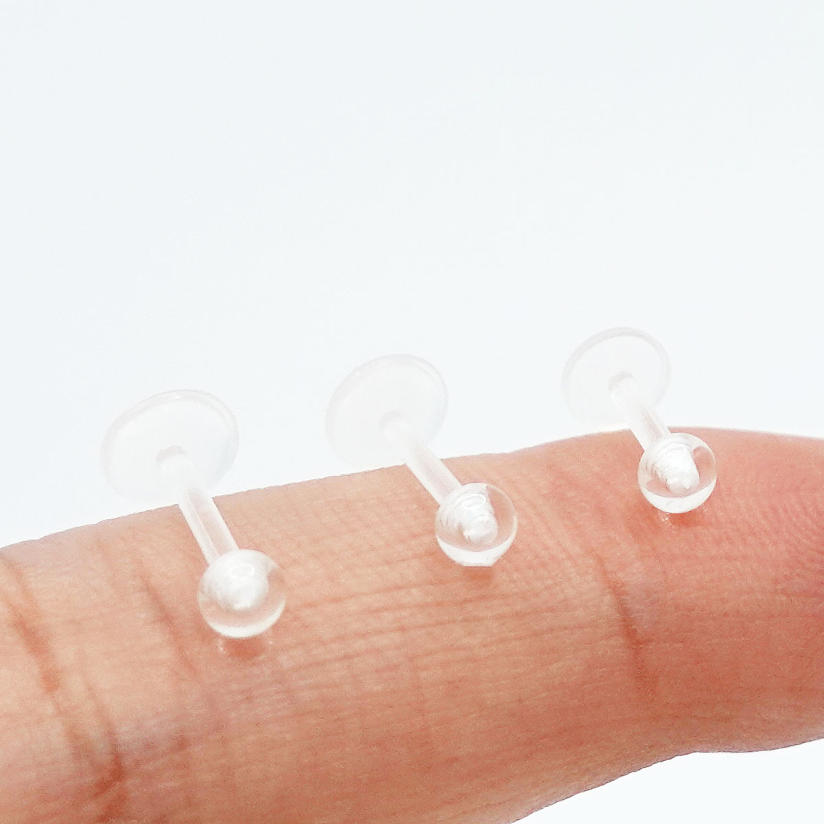 Piercing Labret em Bioflex Transparente Bolinha - Escola do Piercing