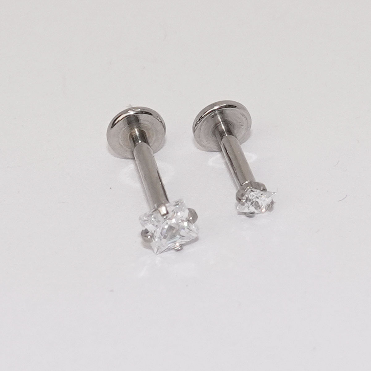 Piercing Labret Plug em Aço Cirúrgico Quadrado Zircônia - Escola do ...