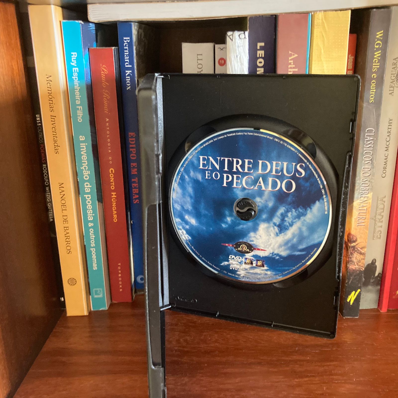 DVD: Entre Deus e o pecado - Usado - Pouso Cultural