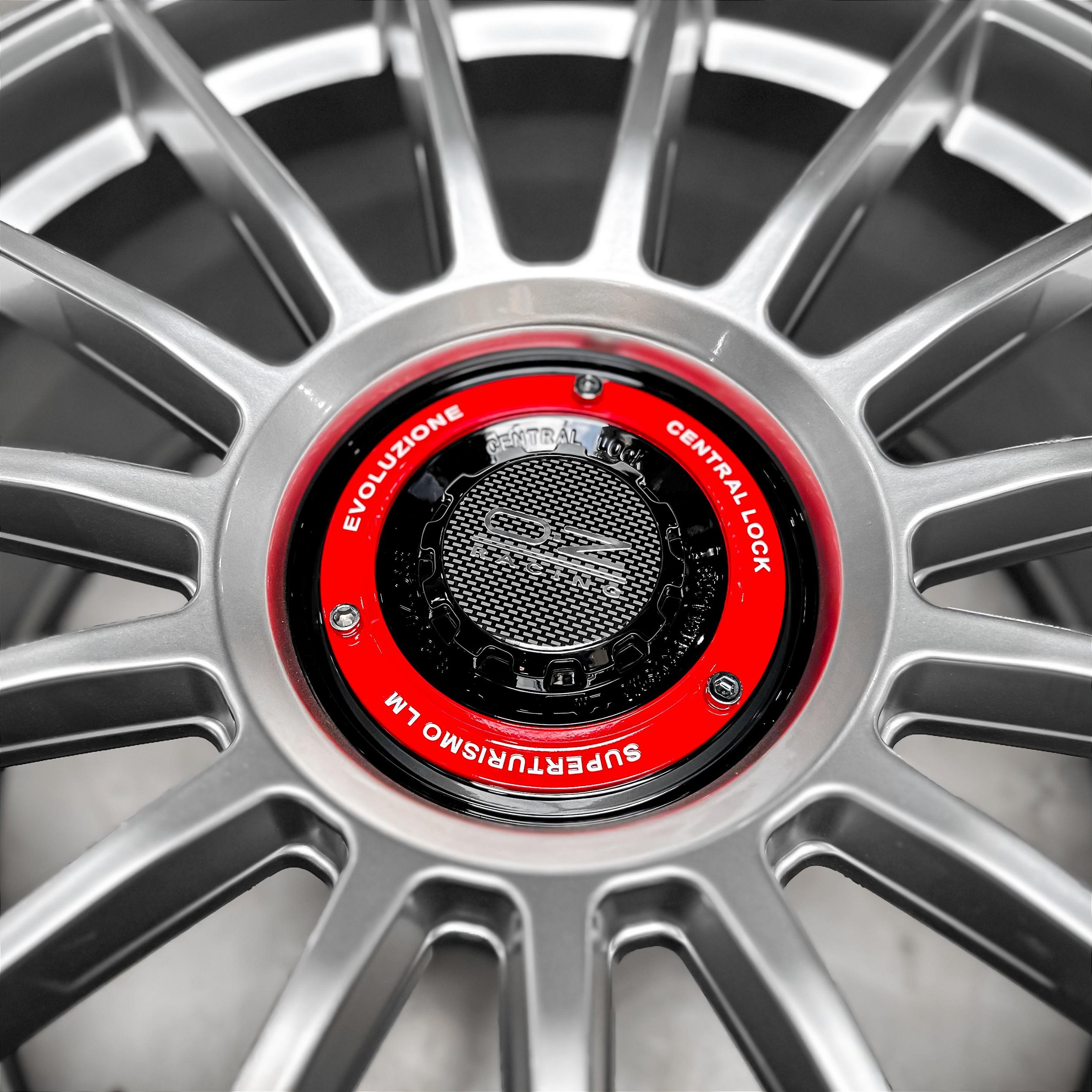 Jogo de rodas Oz Superturismo - 19x8,5" - 5x112 - VPR Brasil