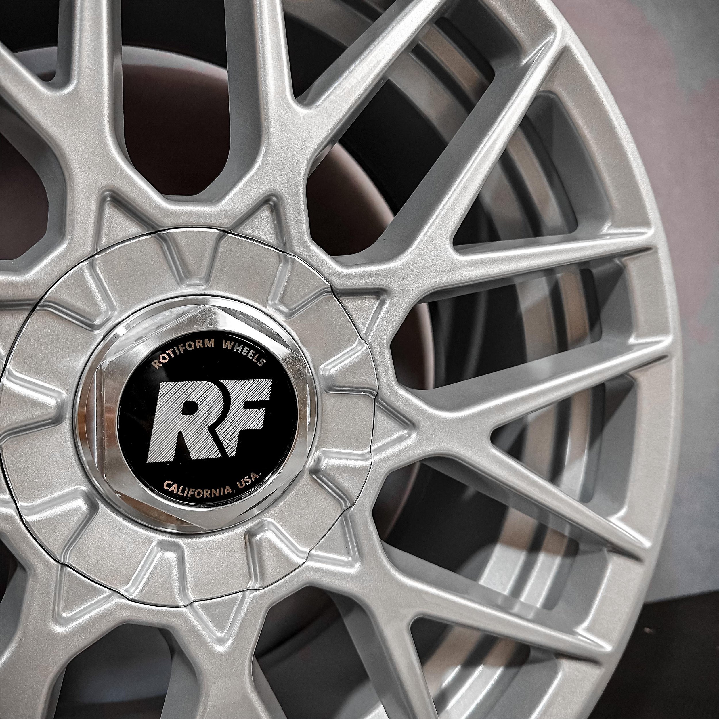 Jogo de rodas Rotiform RSE - 18x8,5" - 5x100/5x112 - VPR Brasil