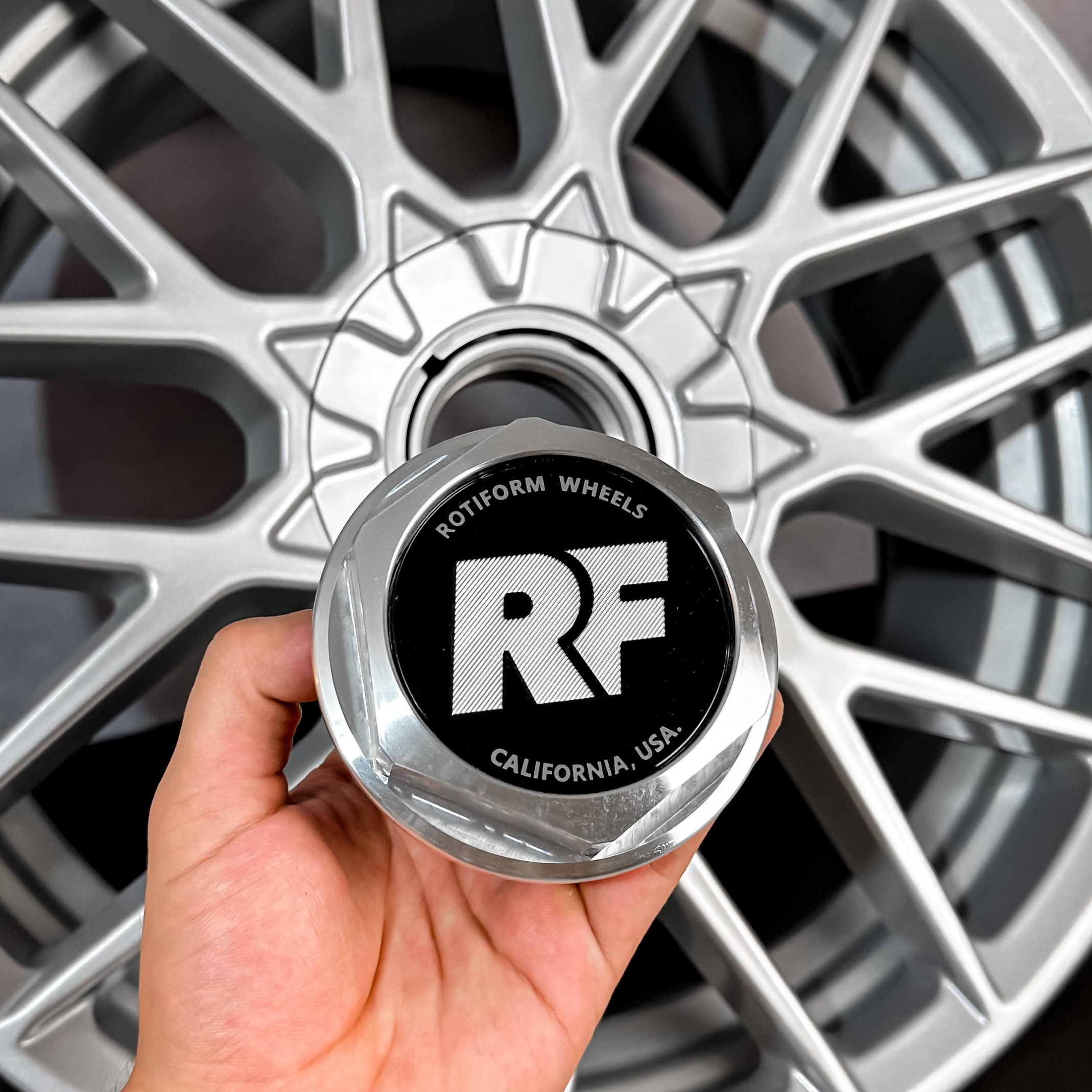 Jogo de rodas Rotiform RSE - 18x8,5" - 5x100/5x112 - VPR Brasil