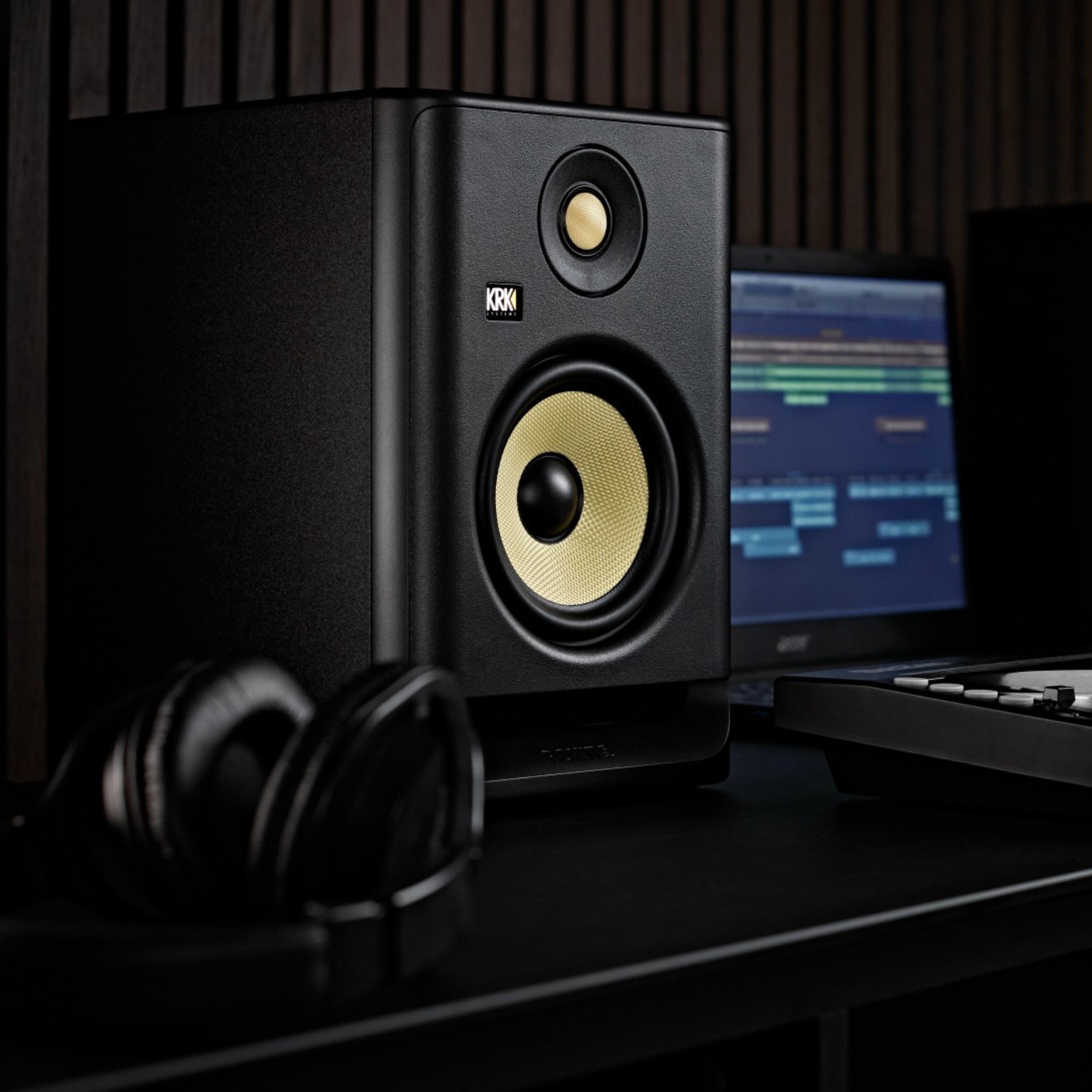 Par de Caixas de Som KRK ROKIT RP8 G4 para Estúdio - Equipamentos para DJs é Aqui