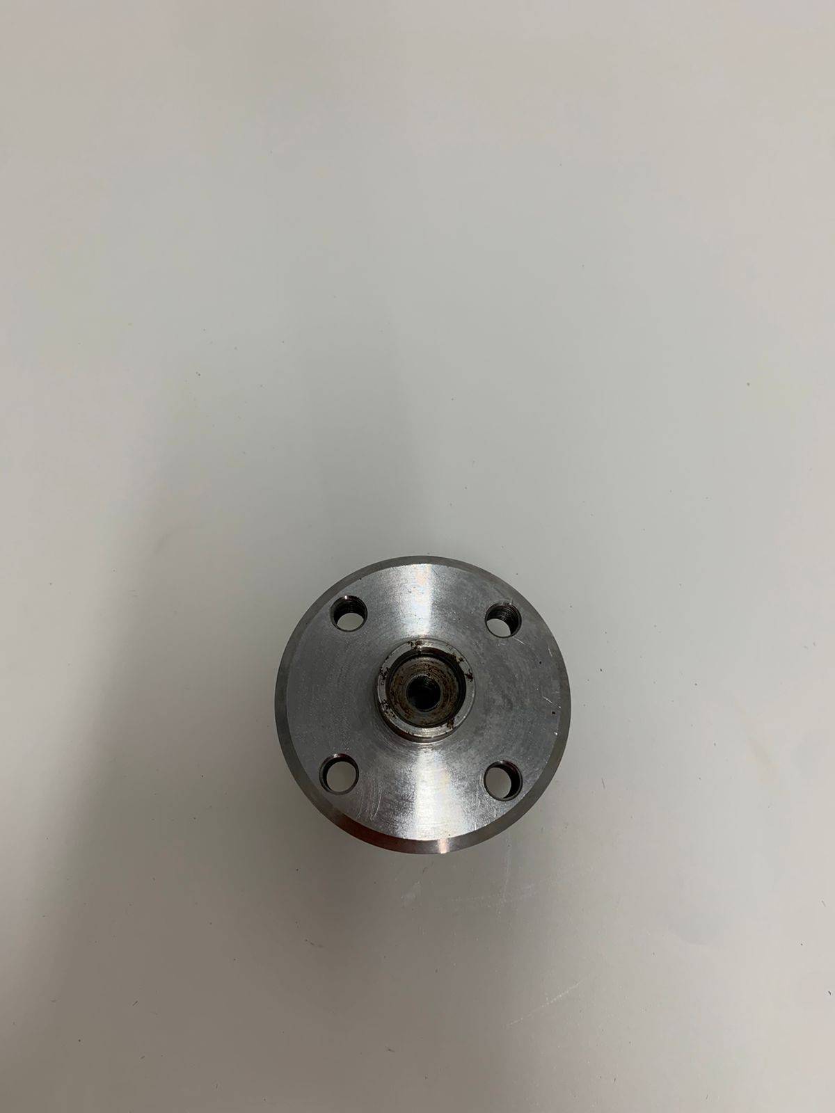 Cubo suporte - 3911924 - Peças para Veículos Pesados Isam Máquinas