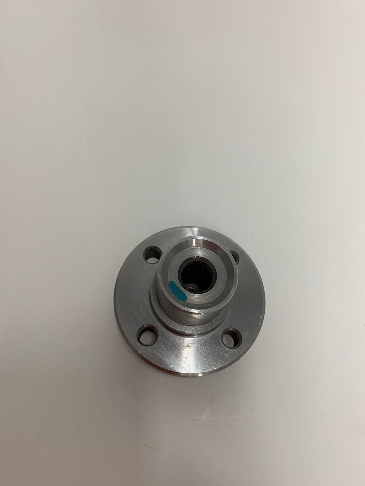 Cubo suporte - 3911924 - Peças para Veículos Pesados Isam Máquinas