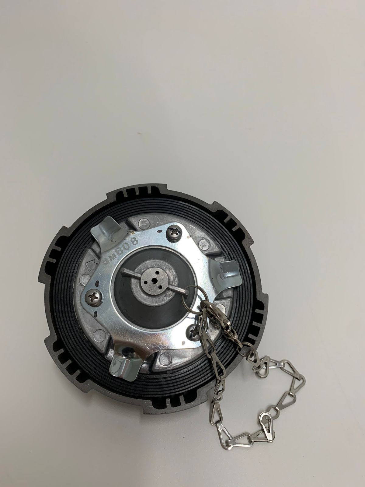 Tampa tanque de combustível - 32M9-02130 - R140, R160, R220, R1200-9 ...