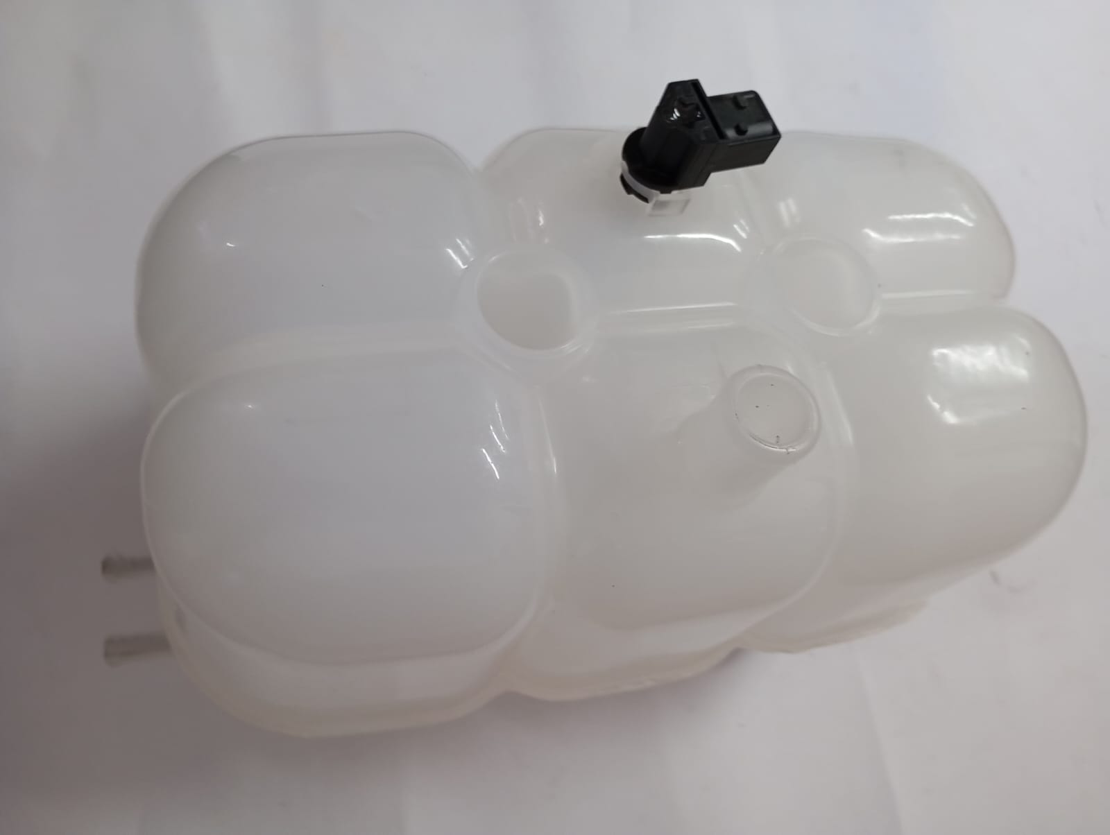 17411510 - Tanque Reservatório de Água - EC140C, EC140E, EC160E, EC180E ...