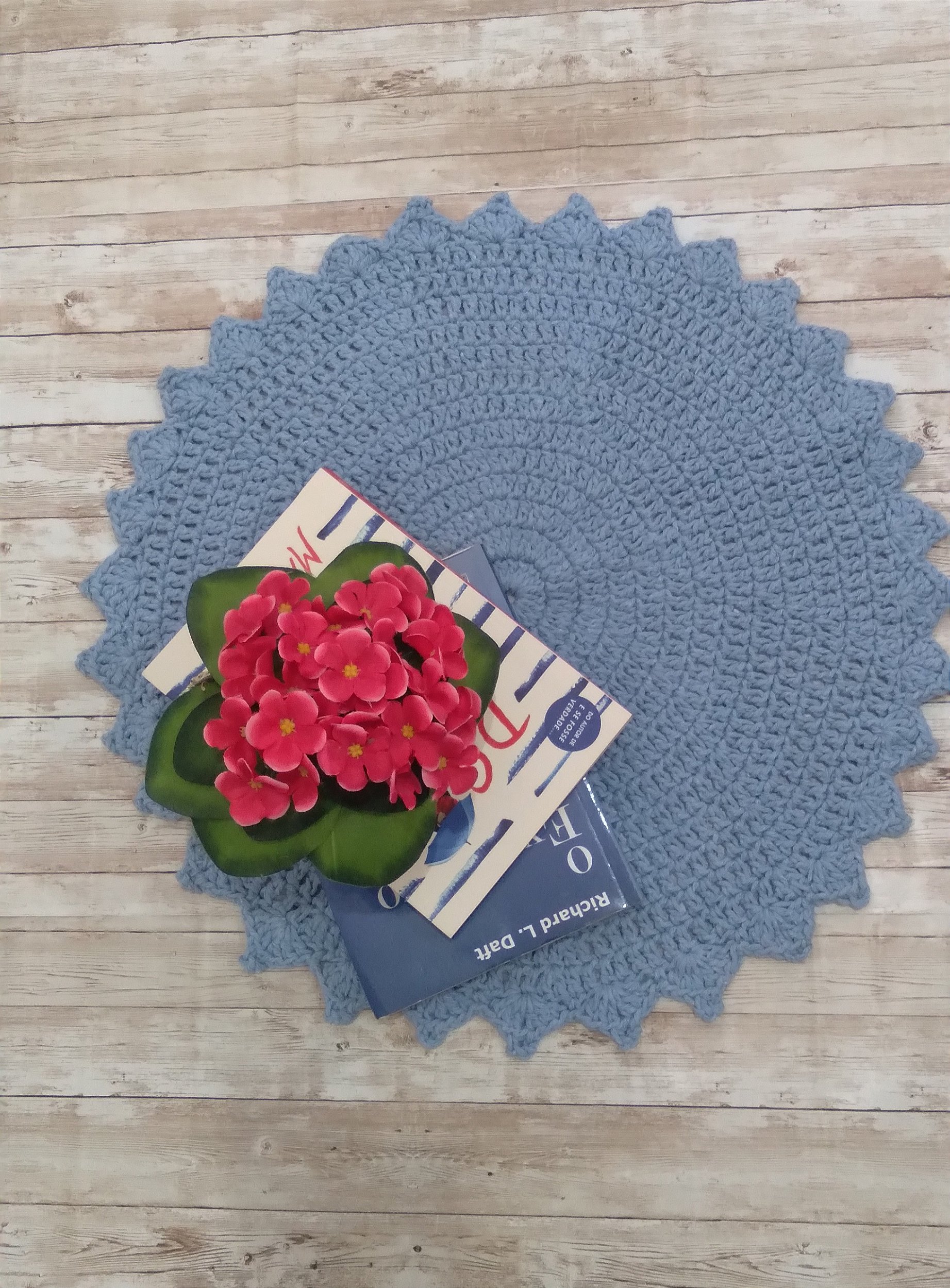 Tapete redondo azul claro 54 cm - Ateliê Talita Domingos