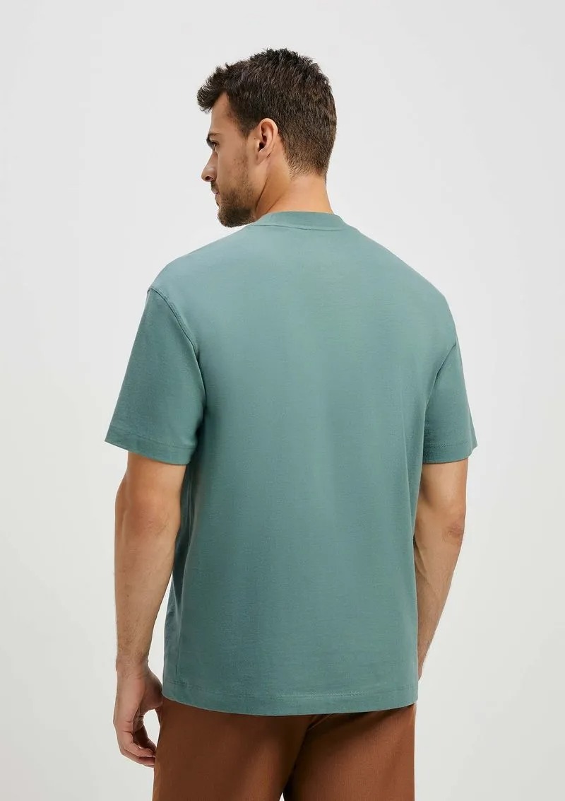 HERING CAMISETA MSCULINA RELAXED COM ESTAMPA - VERDE - MELEVALOGO