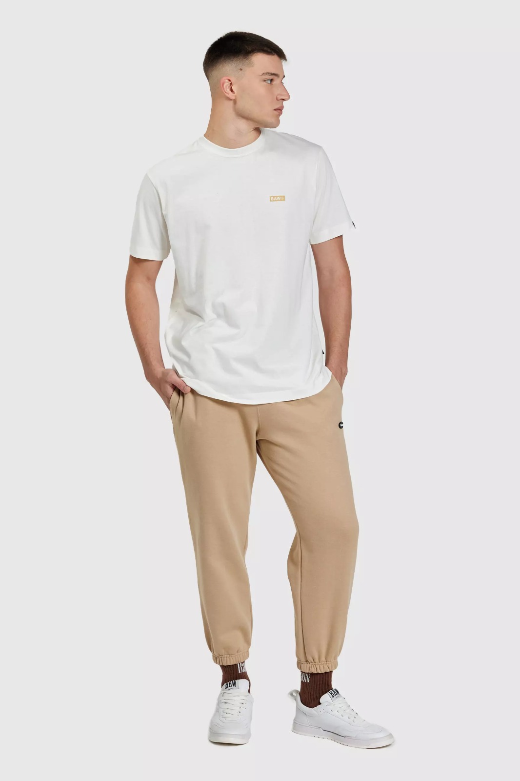 BAW CAMISETA REGULAR BAW LOGO - OFF WHITE - MELEVALOGO