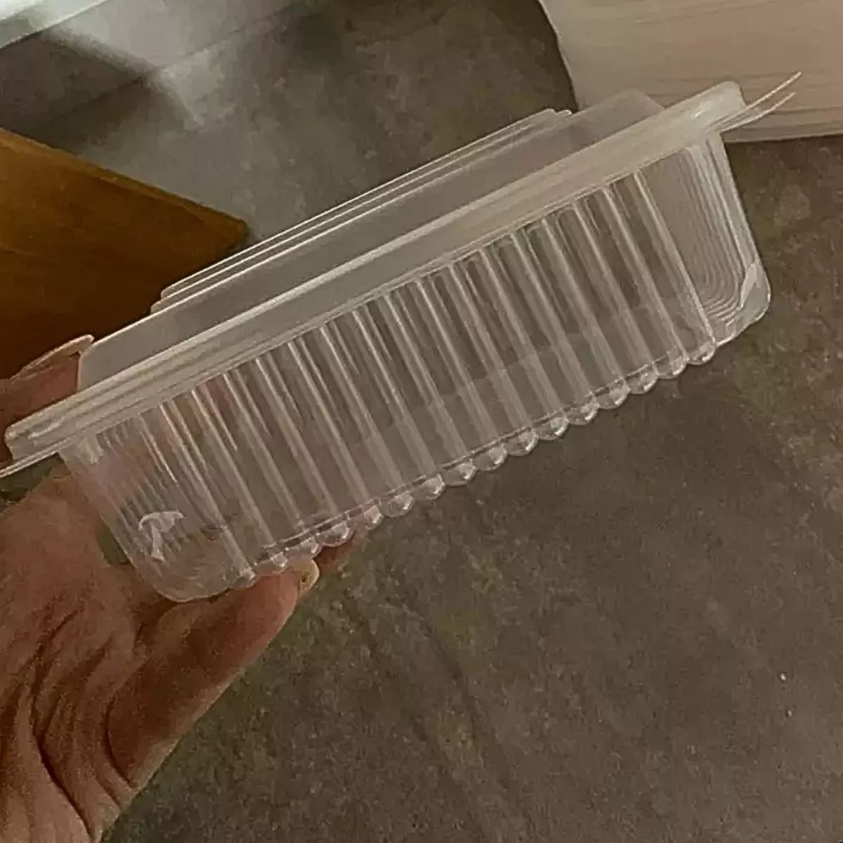 POTE RETANGULAR 250ML TAMPA ARTICULADA C/24 - Ângulo Embalagens