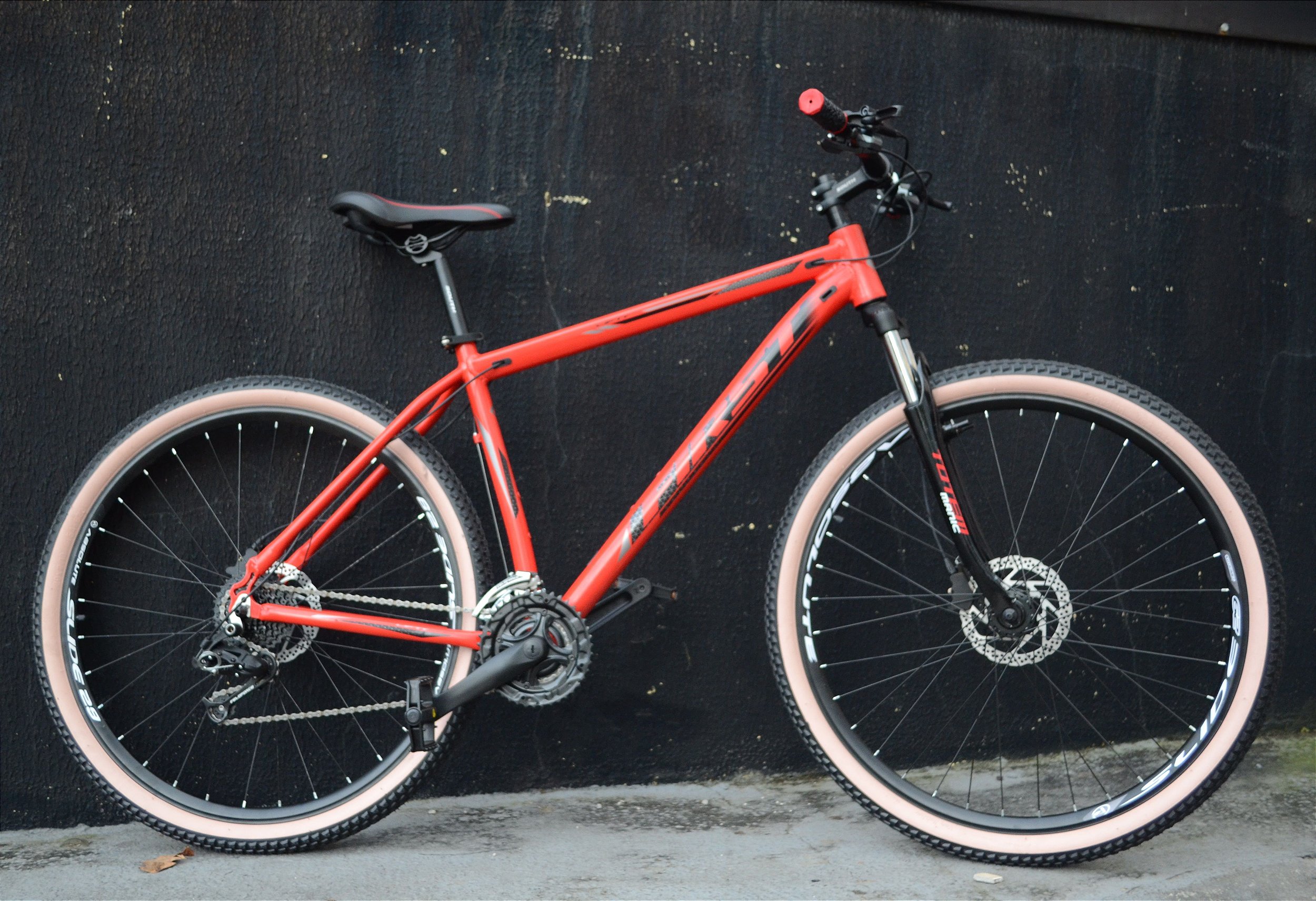 Bicicleta Bike Aro 29 First 24V Config. 8 + Freio Hidrá. GTS + Susp ...