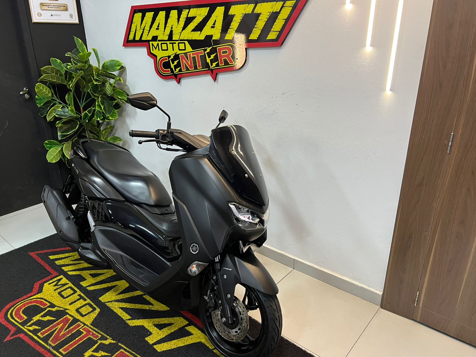 Moto Yamaha NMAX 160 ABS Preta 2021 - Manzatti Moto Center