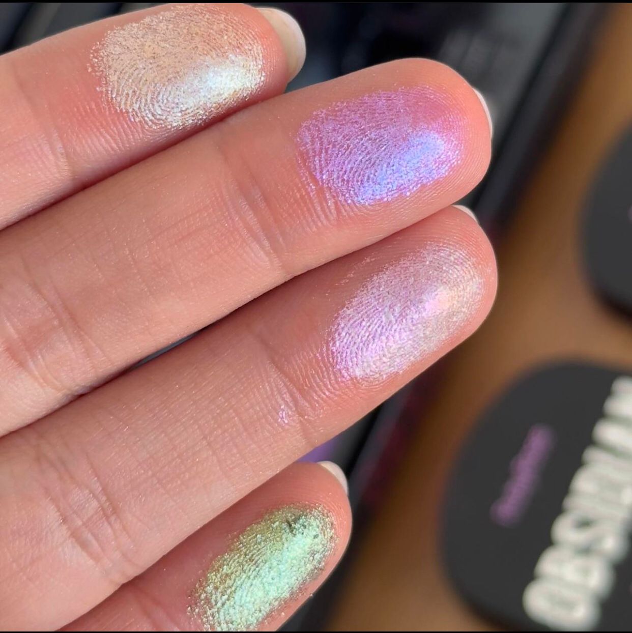 Iluminador e Sombra Cremoso Obsidian By Ruby Rose - Cores - Batom e ...