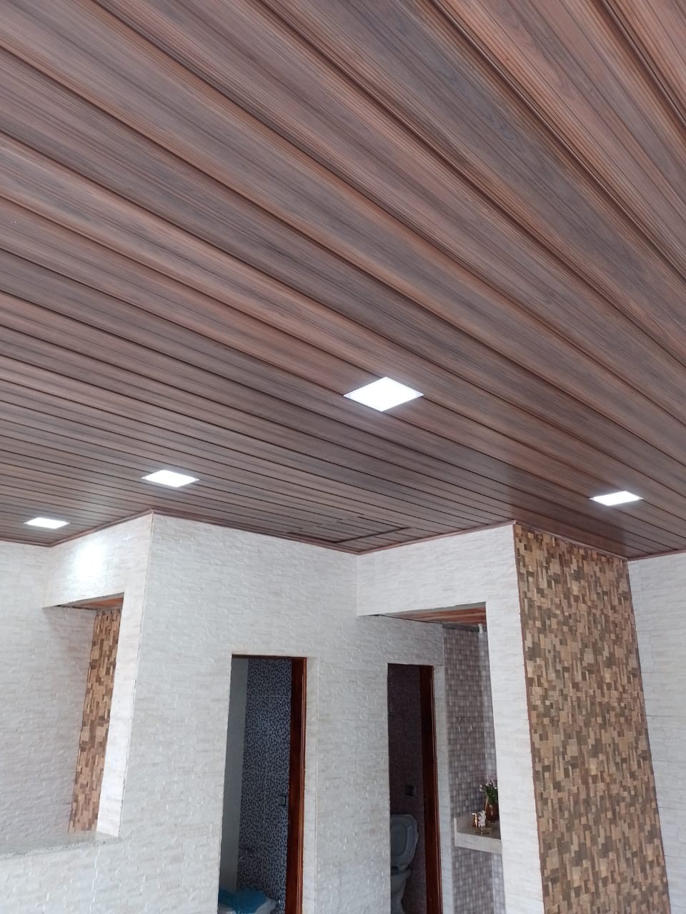 Forro de PVC 8 mm Amadeirado Nogueira Valor do m2 - Casa do Forro PVC