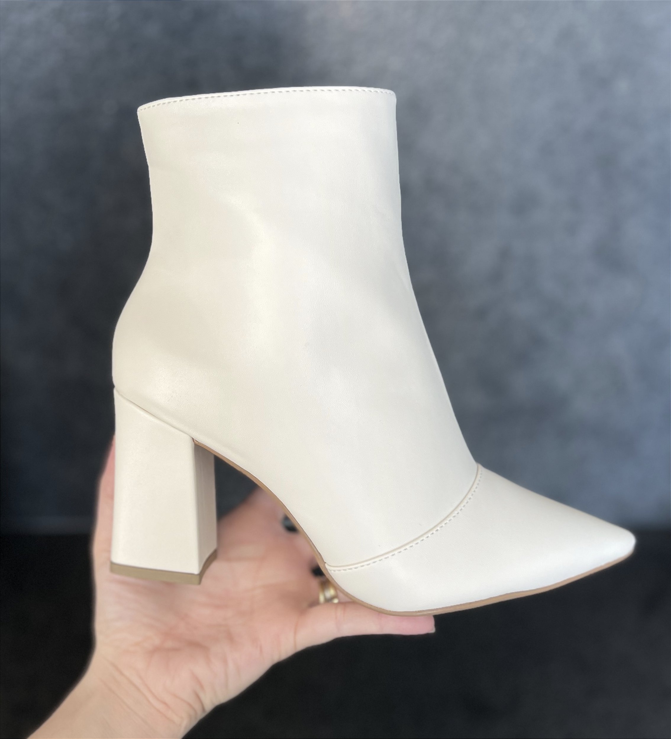 Bota bico fino off-white - Azure Shoes - Amou, comprou, recebeu!