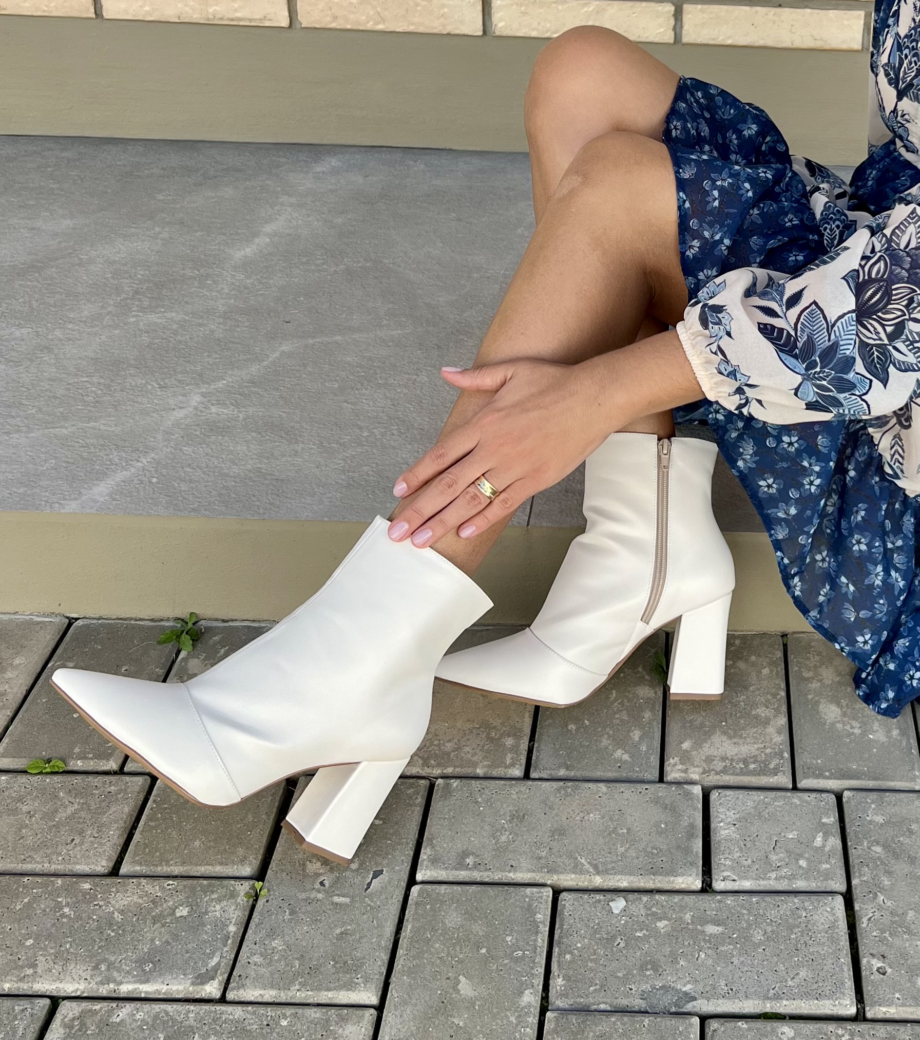 Bota bico fino off-white - Azure Shoes - Amou, comprou, recebeu!