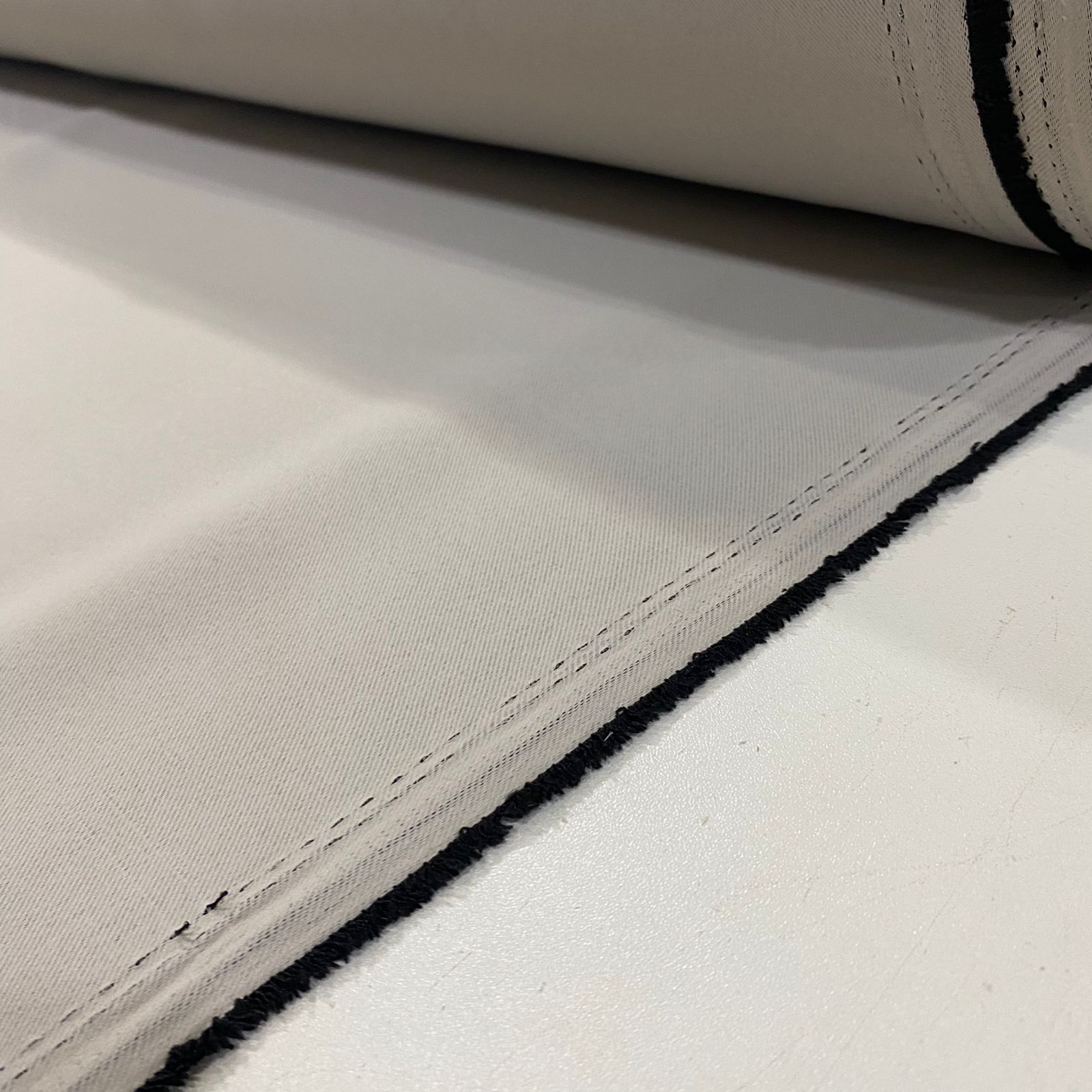 BLACKOUT LISO (OFF WHITE) - Ponto dos Tecidos