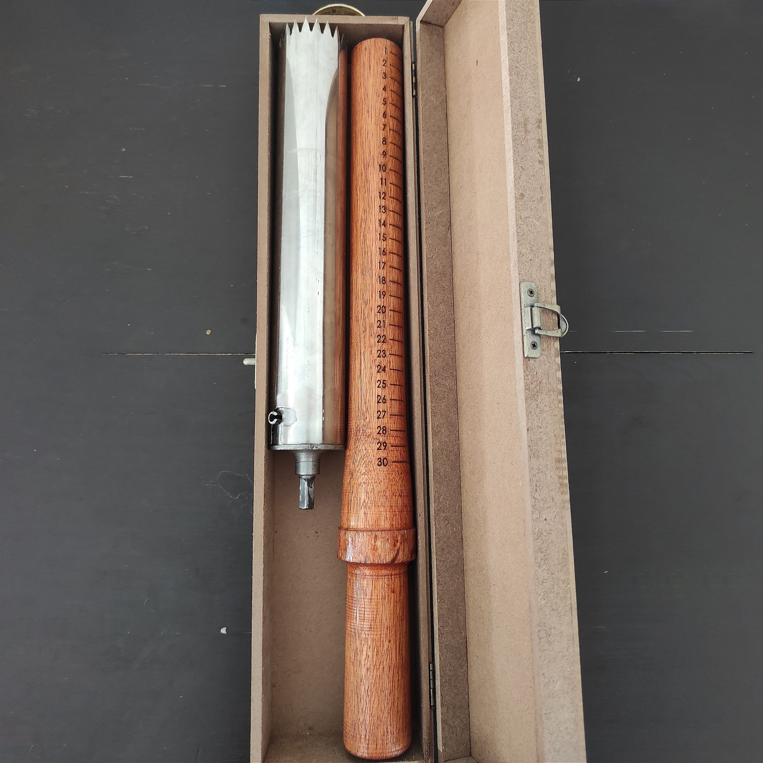 Equipamento para mensurar a densidade do silo e coleta de amostras ...