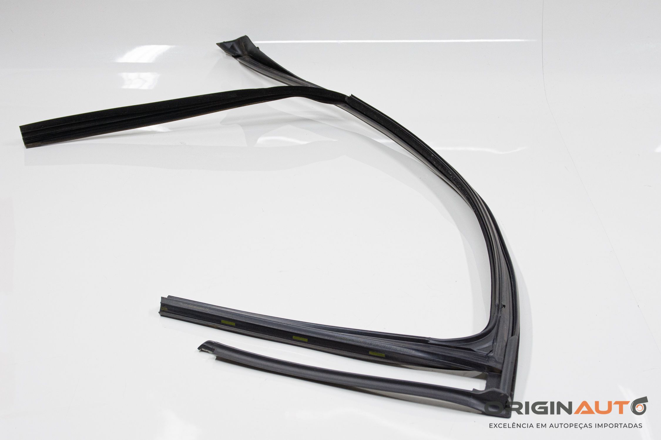 Moldura Vidro Direito Mercedes C180 Coupe 12-14 A2047251225 ...