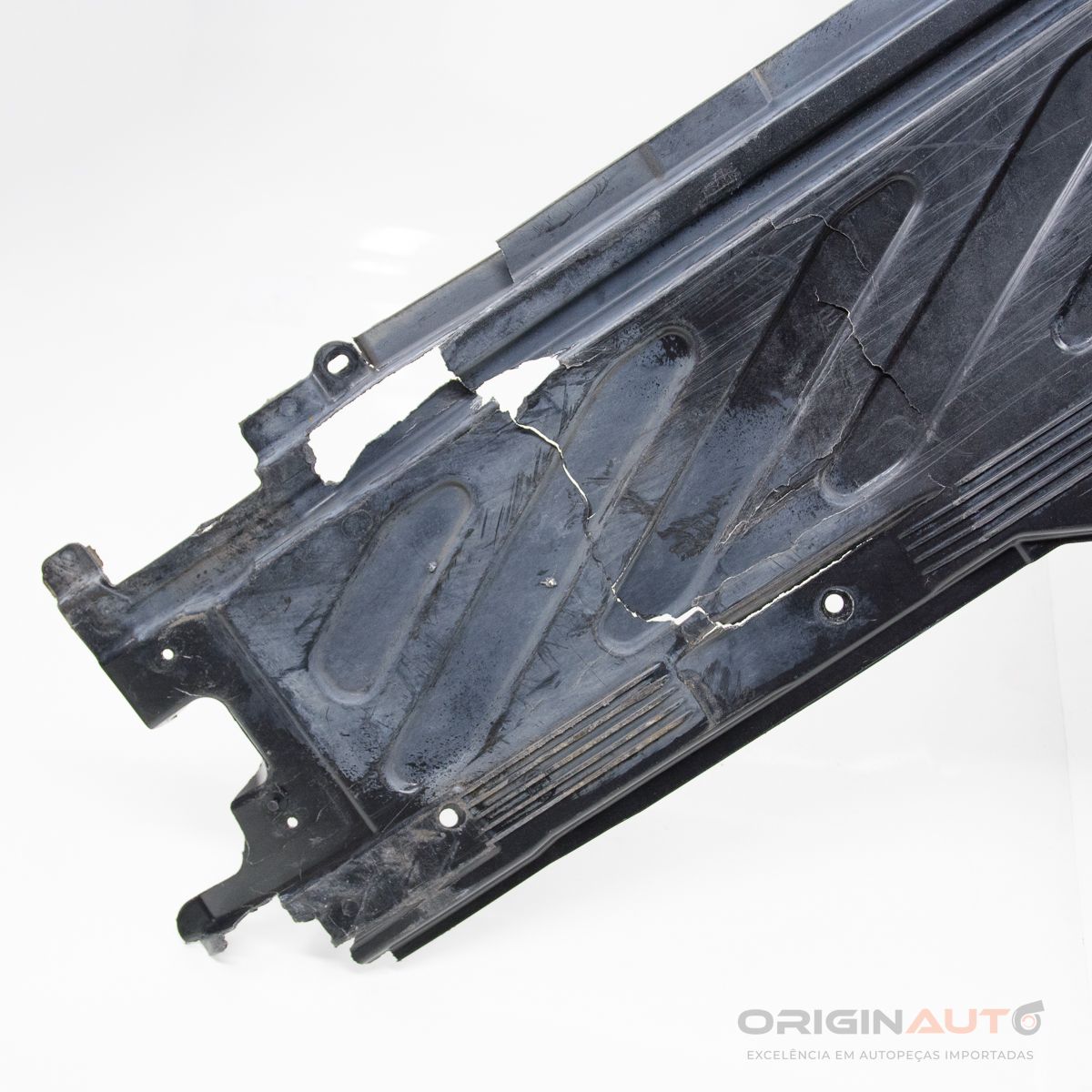 Protetor Assoalho Esquerdo Mercedes C43 Amg 2018 A2056841900 ...