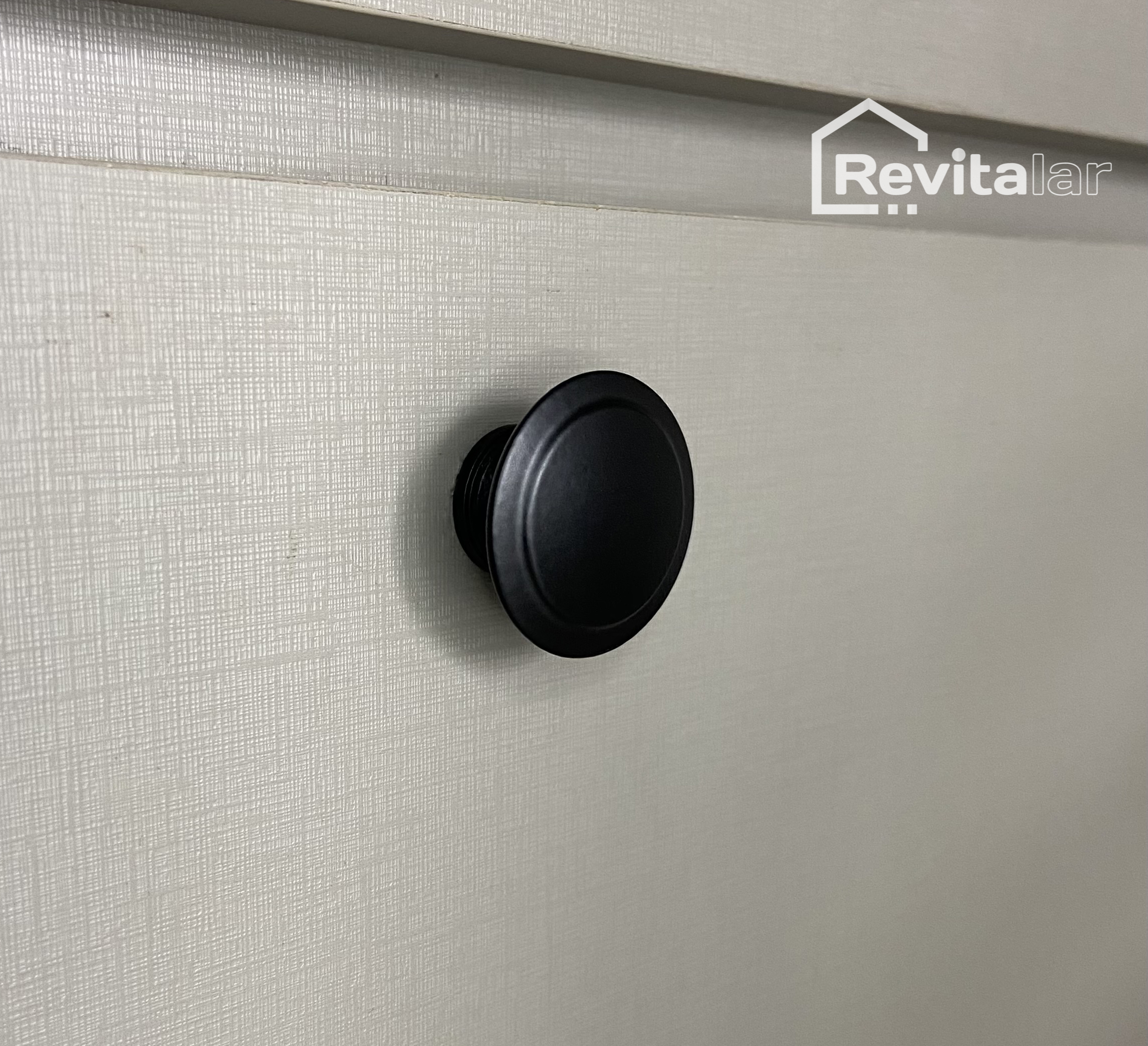 Puxador Ponto Preto - Revitalar