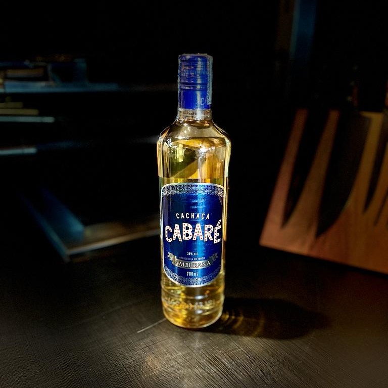Cachaça Cabaré Amburana 700ml - BUFALO NEGRO ACESSORIOS LTDA