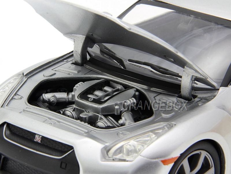 Brian s Nissan GTR R35 Velozes e Furiosos 7 Jada Toys 1:24 Prata - 19 ...