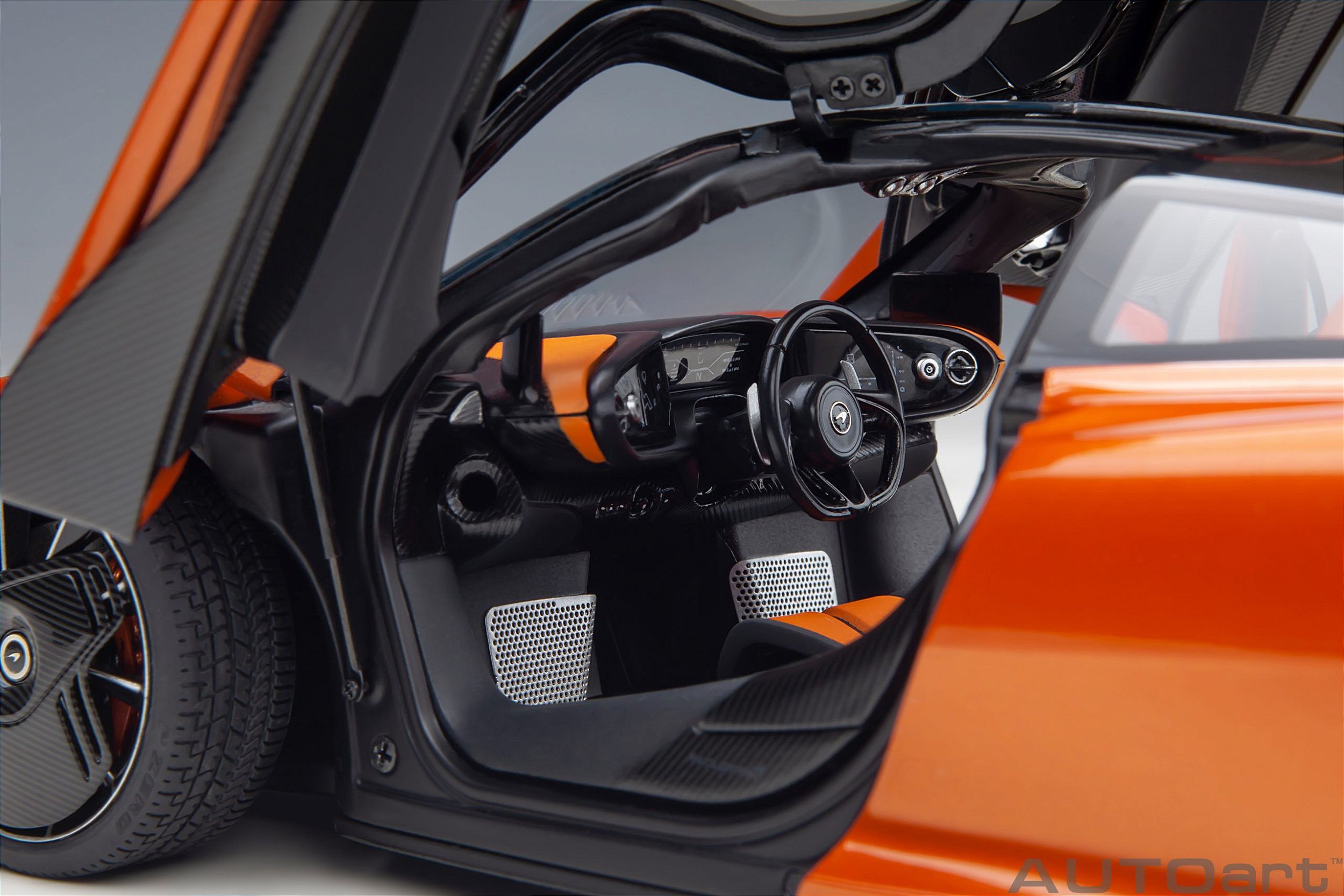 McLaren Speedtail 1:18 Autoart Laranja - 18 anos! Loja on-line de ...