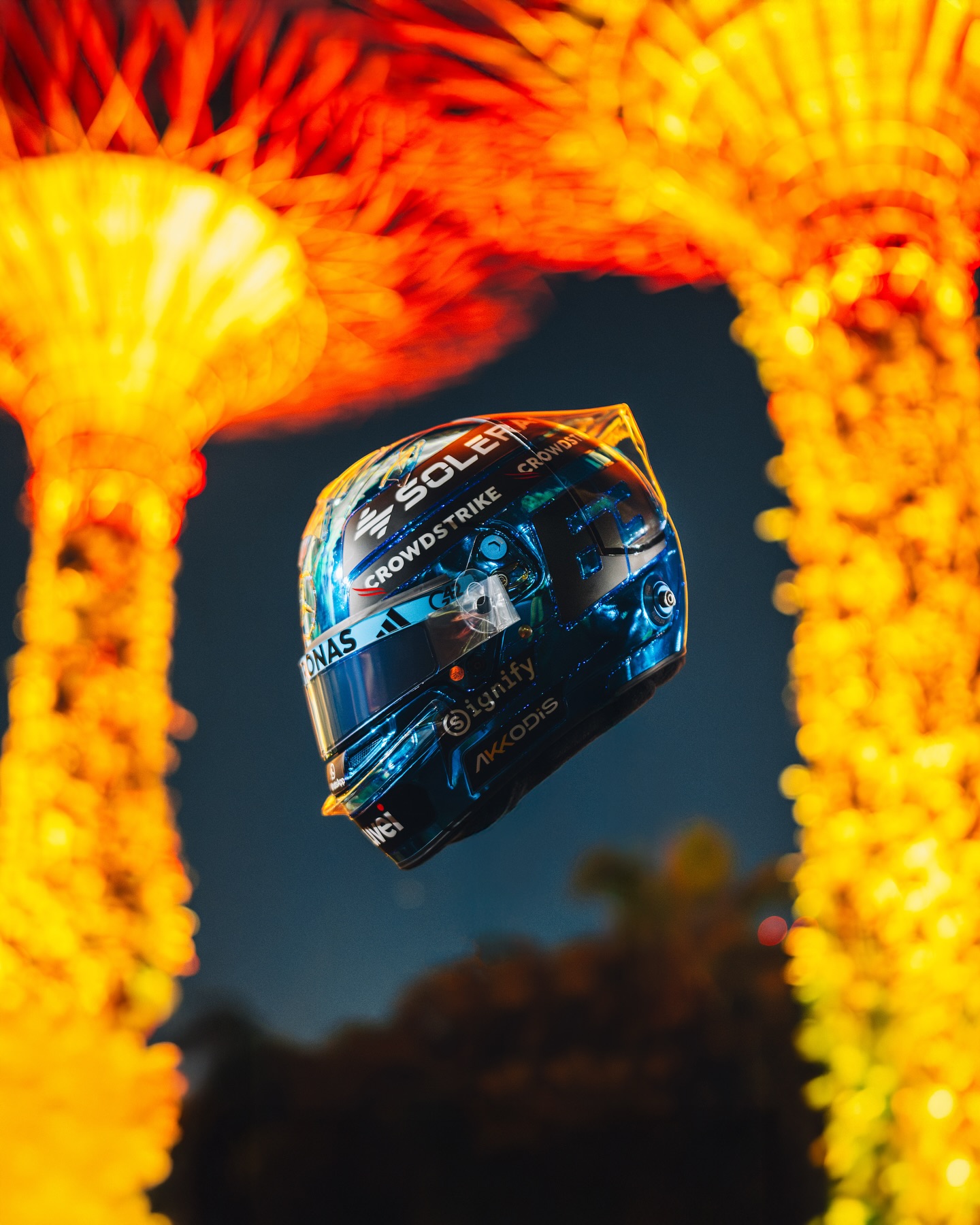 Capacete George Russell Mercedes AMG F1 Singapore GP 2025 1:5 Spark ...