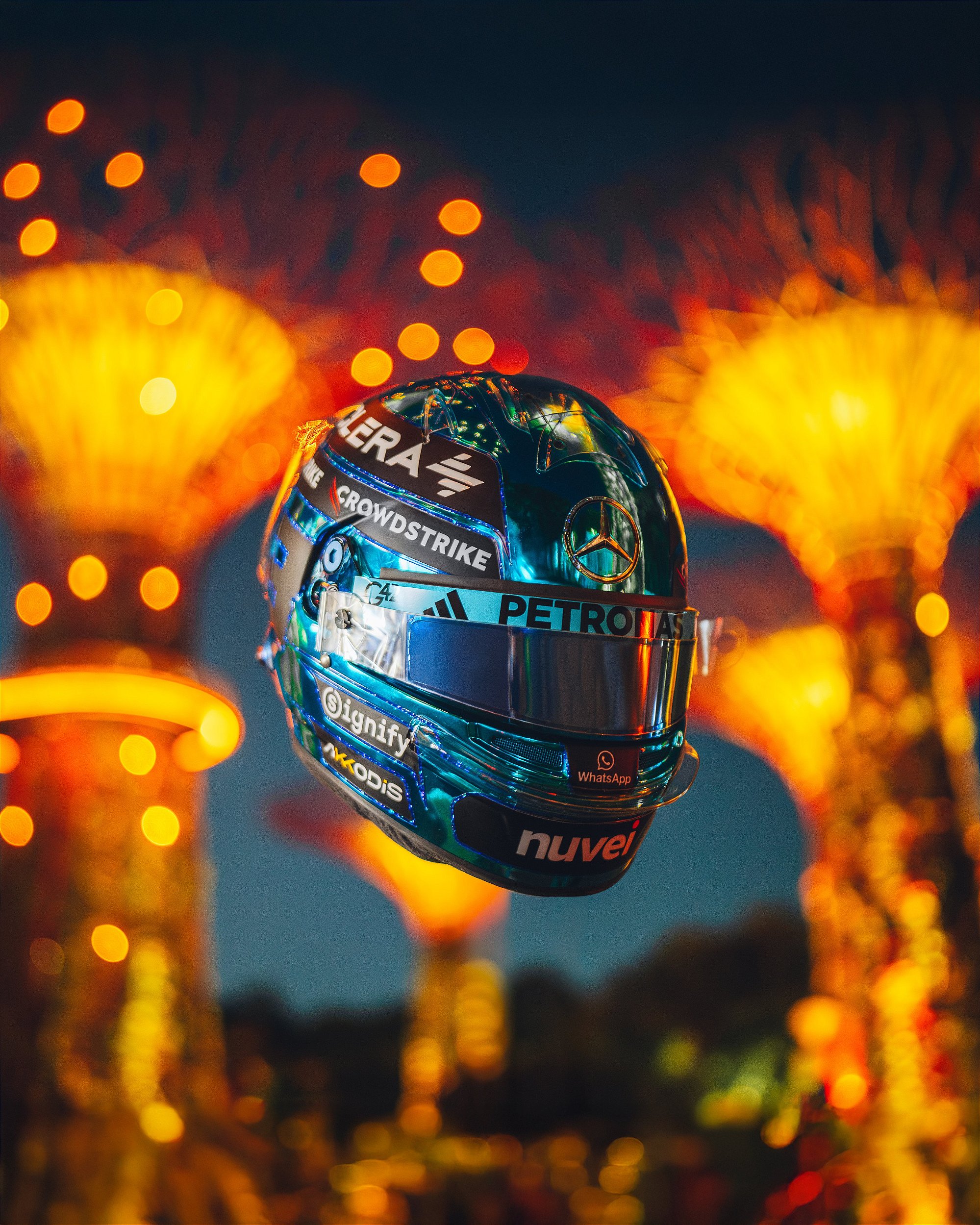 Capacete George Russell Mercedes AMG F1 Singapore GP 2025 1:5 Spark ...