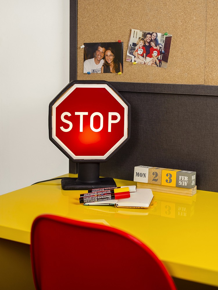 Luminária Placa Stop 34,5x25,5x0,8cm Polietileno Preto e Vermelho. - Nova Luminária ...