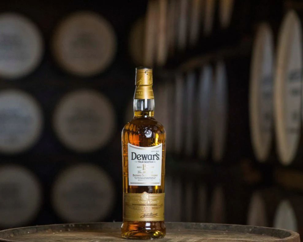 Whisky Dewars 15 anos The Monarch 750ml - Compre Bebidas Online ...