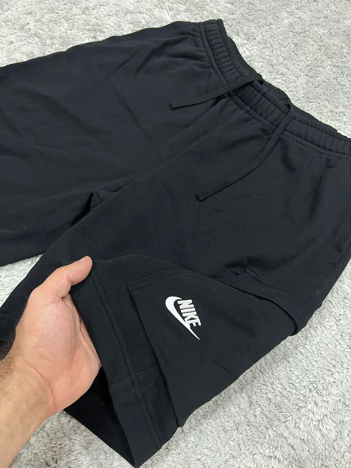BERMUDA MOLETOM NIKE CARGO PRETA - Loja Vei do tenis- os melhores