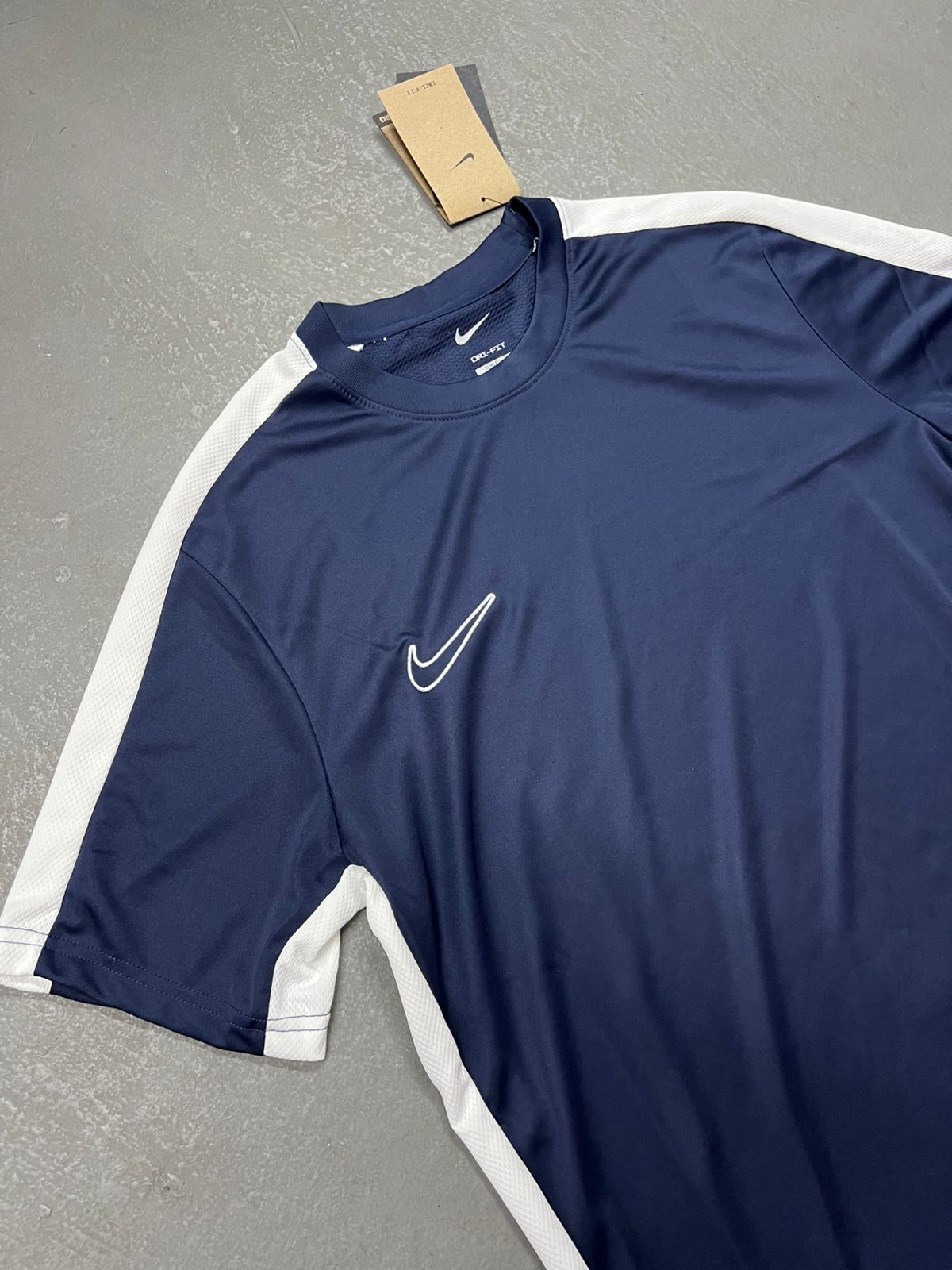 Camiseta Nike Dri Fit Academy 2025 (Azul Marinho/Branco) - Loja Vei do ...