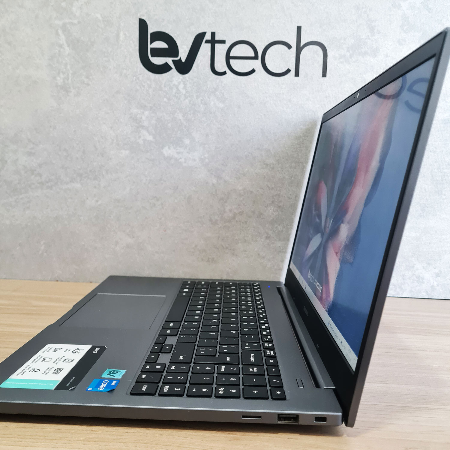 Notebook Samsung Book NP550 - Core i5-11ª Ger. - 8Gb Ram - 256Gb SSD - LevTech Store